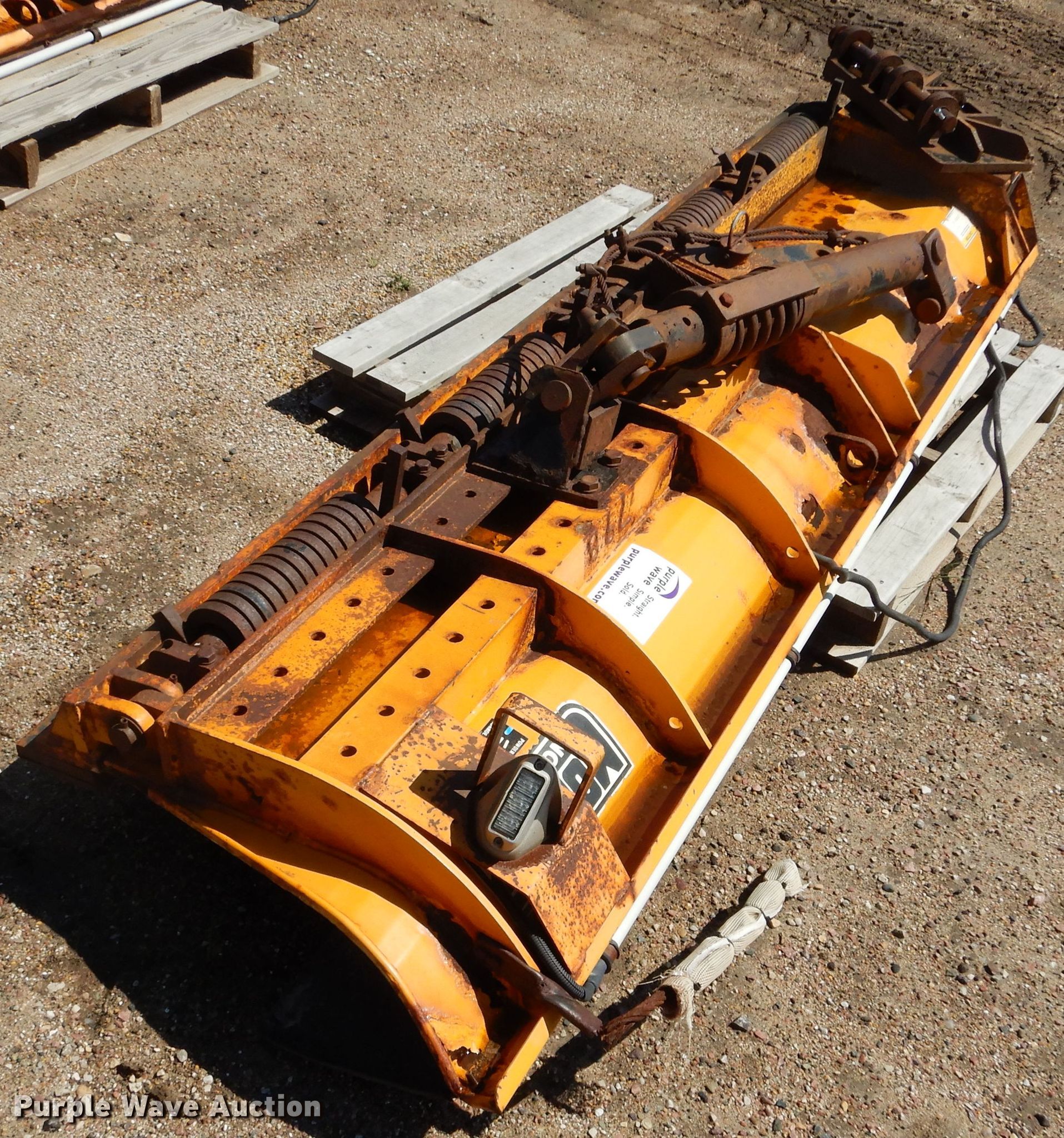 Monroe wing plow in Mitchell, SD | Item DL6293 sold | Purple Wave