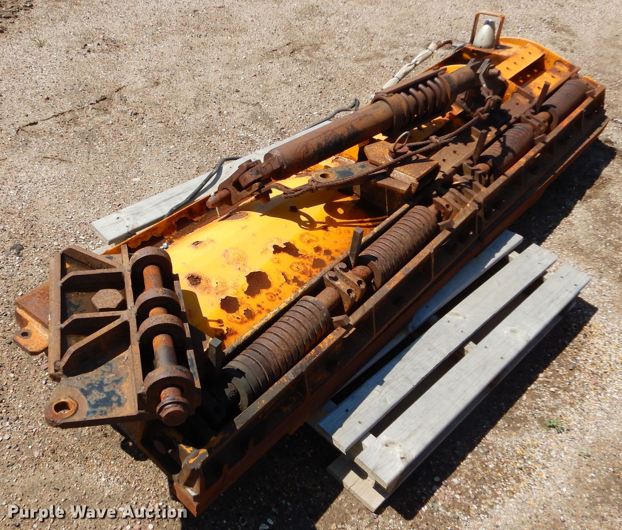 Monroe wing plow in Mitchell, SD | Item DL6293 sold | Purple Wave