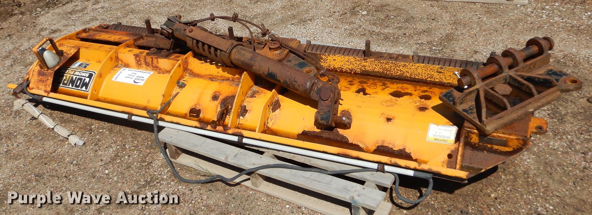 Monroe wing plow in Mitchell, SD | Item DL6293 sold | Purple Wave