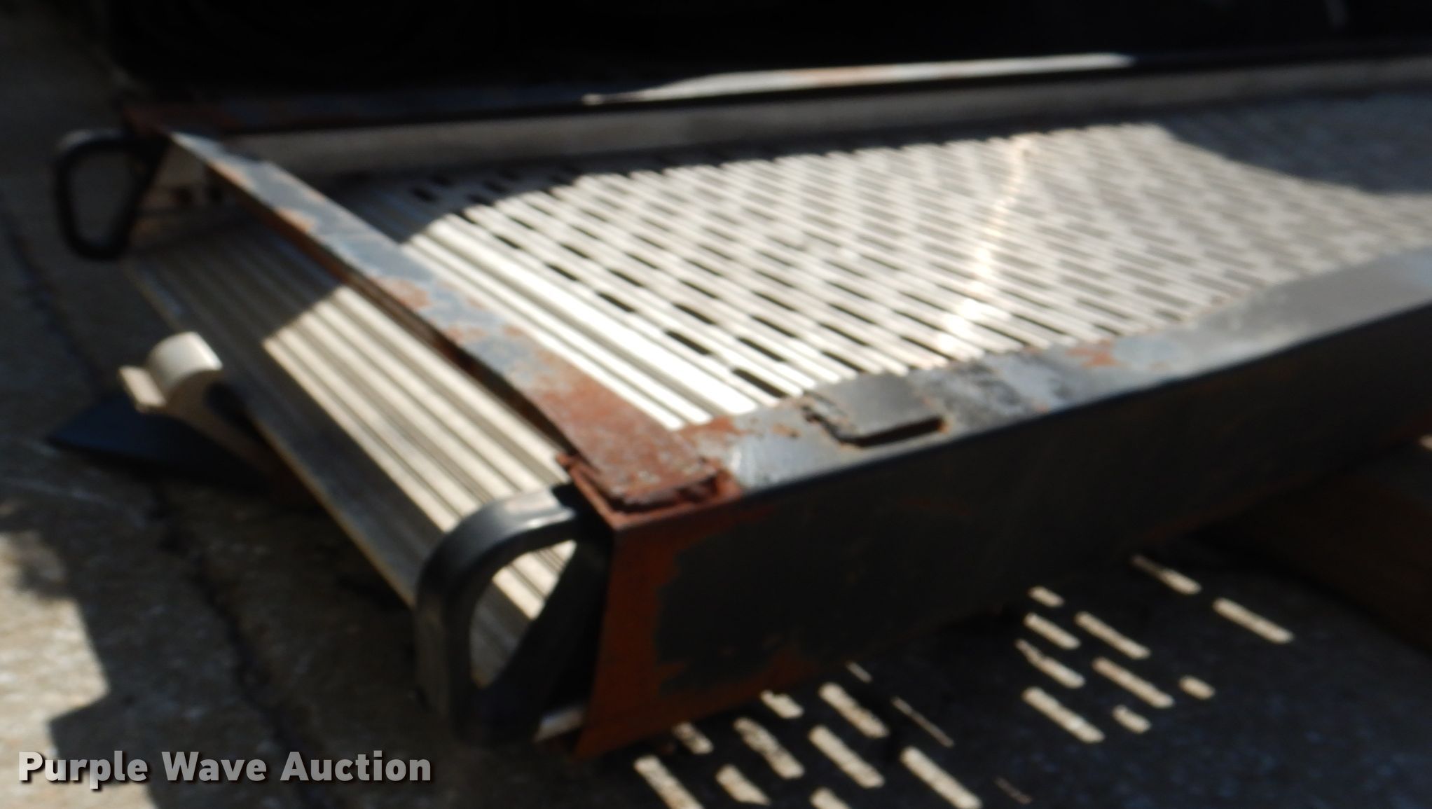 Box truck slider ramp in Kansas City, KS | Item DL0127 sold | Purple Wave