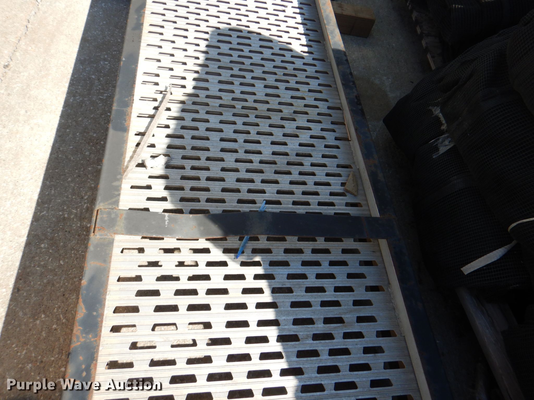 Box truck slider ramp in Kansas City, KS | Item DL0127 sold | Purple Wave