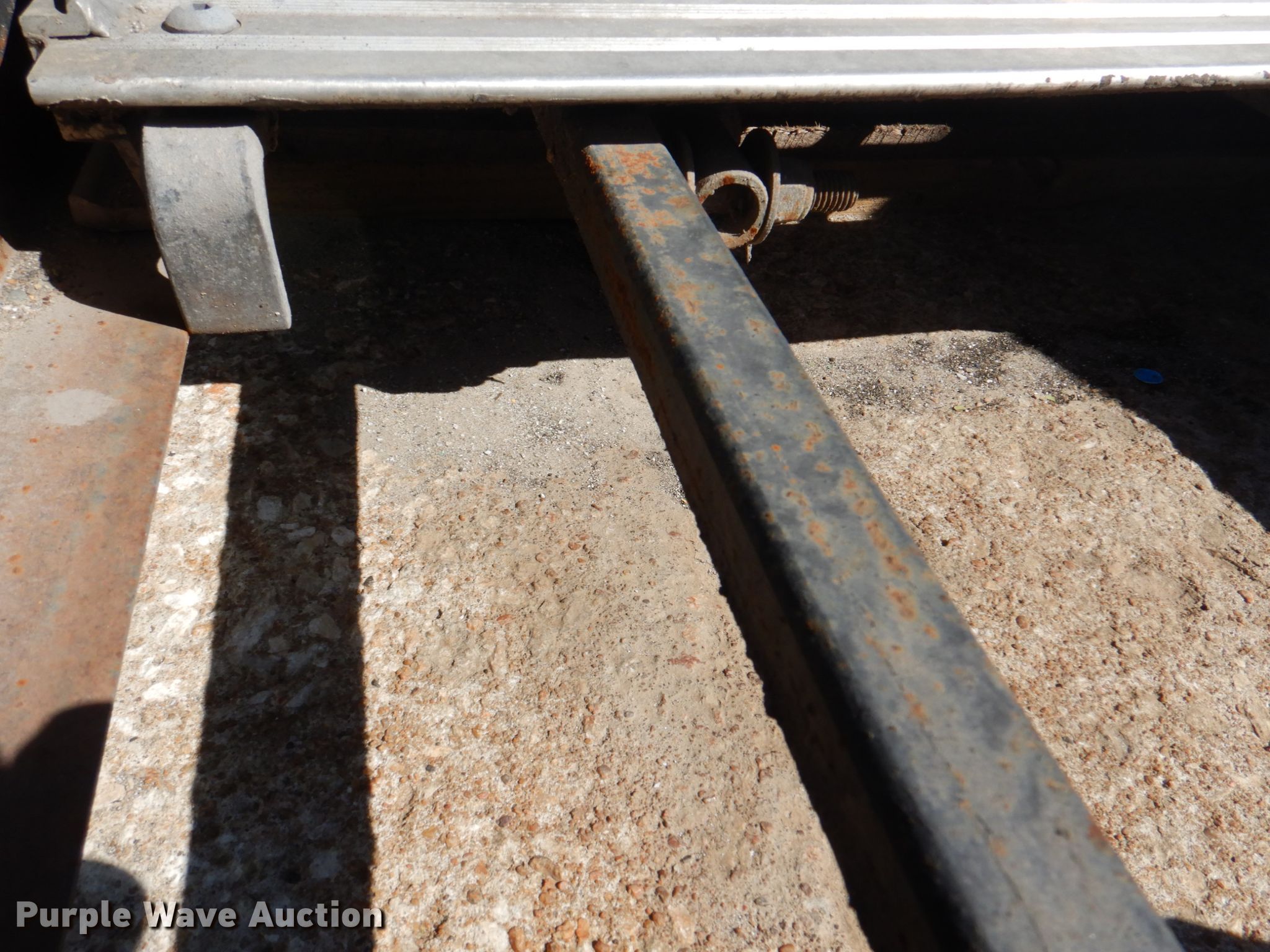 Box truck slider ramp in Kansas City, KS | Item DL0127 sold | Purple Wave