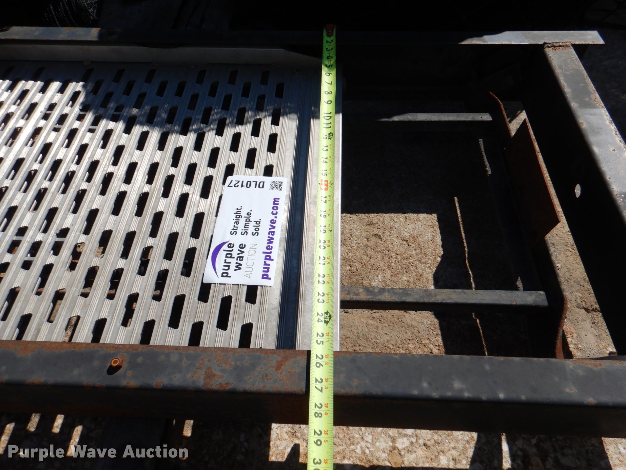 Box truck slider ramp in Kansas City, KS | Item DL0127 sold | Purple Wave