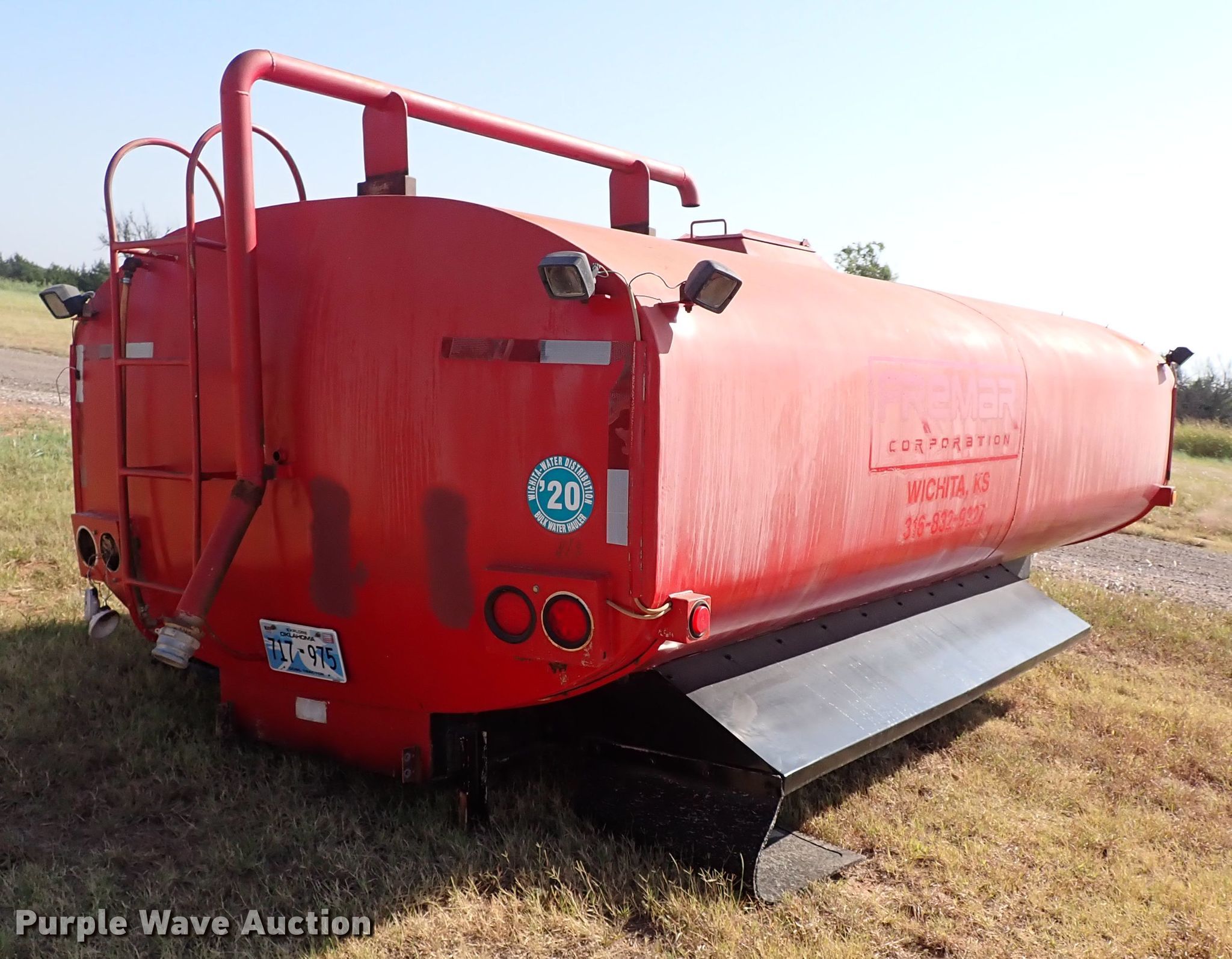 Water tank bed in El Reno, OK | Item IN9641 sold | Purple Wave