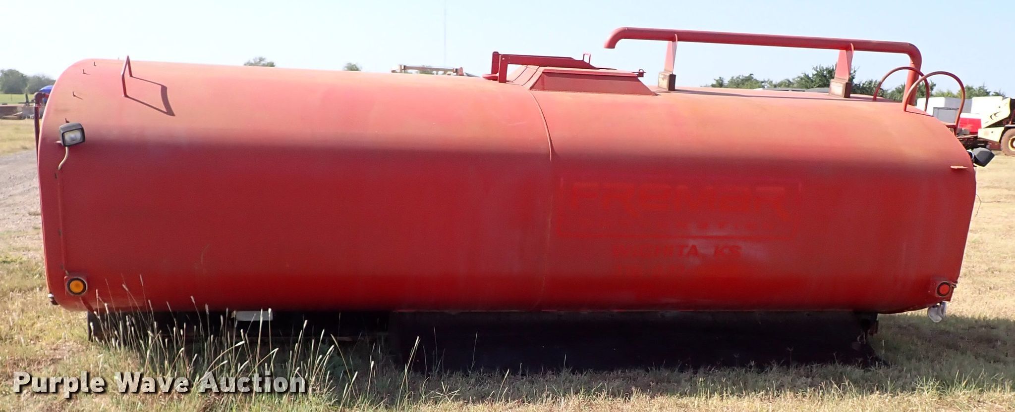 Water tank bed in El Reno, OK | Item IN9641 sold | Purple Wave