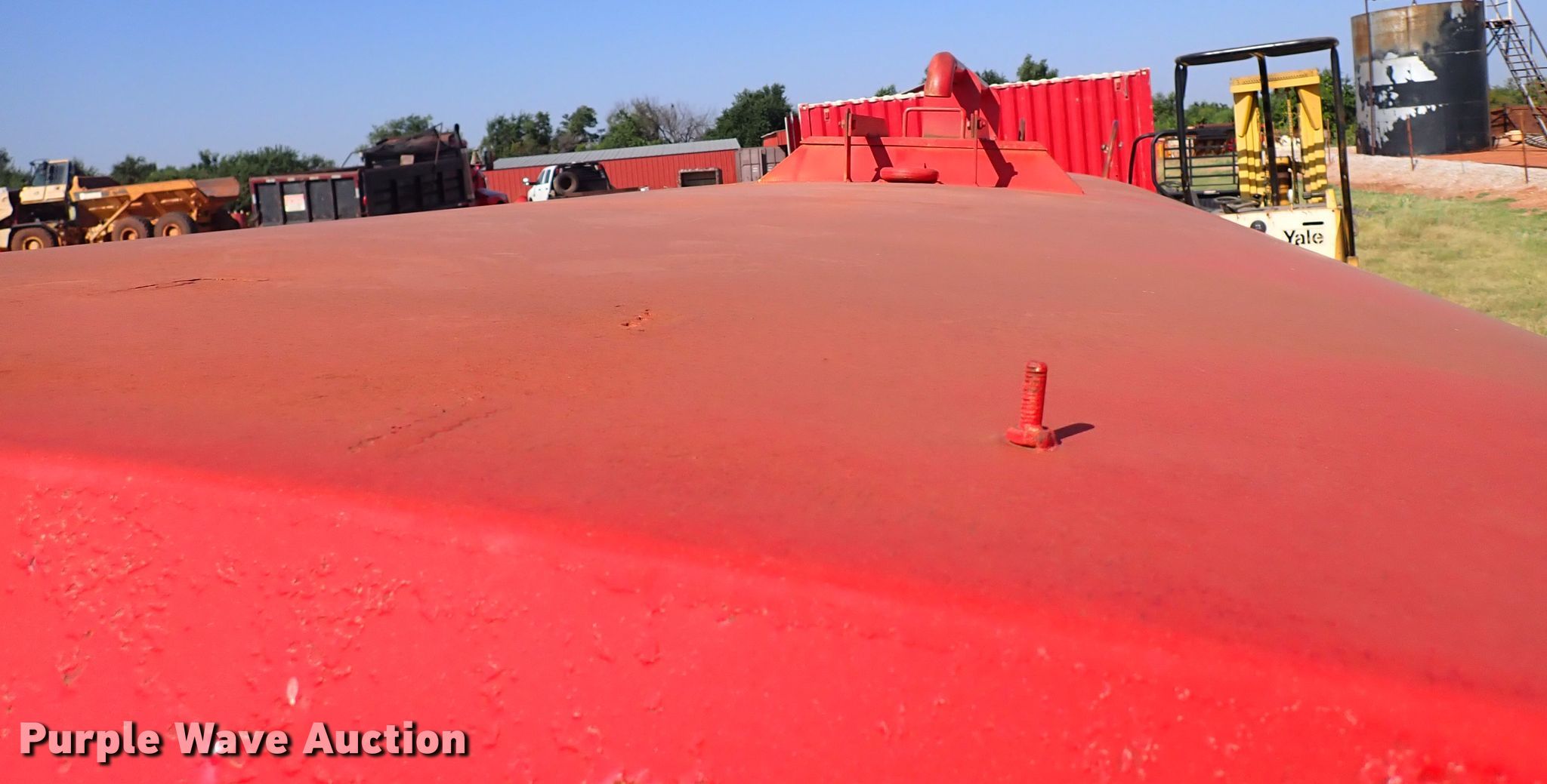 Water tank bed in El Reno, OK | Item IN9641 sold | Purple Wave