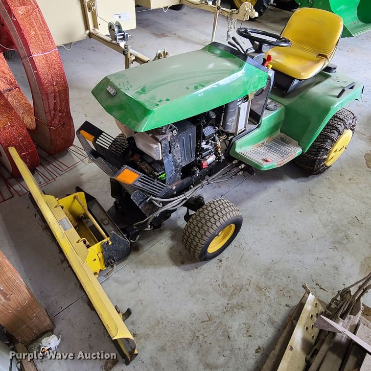John Deere 425 lawn tractor in North Kansas City, MO | Item IU9269 sold ...