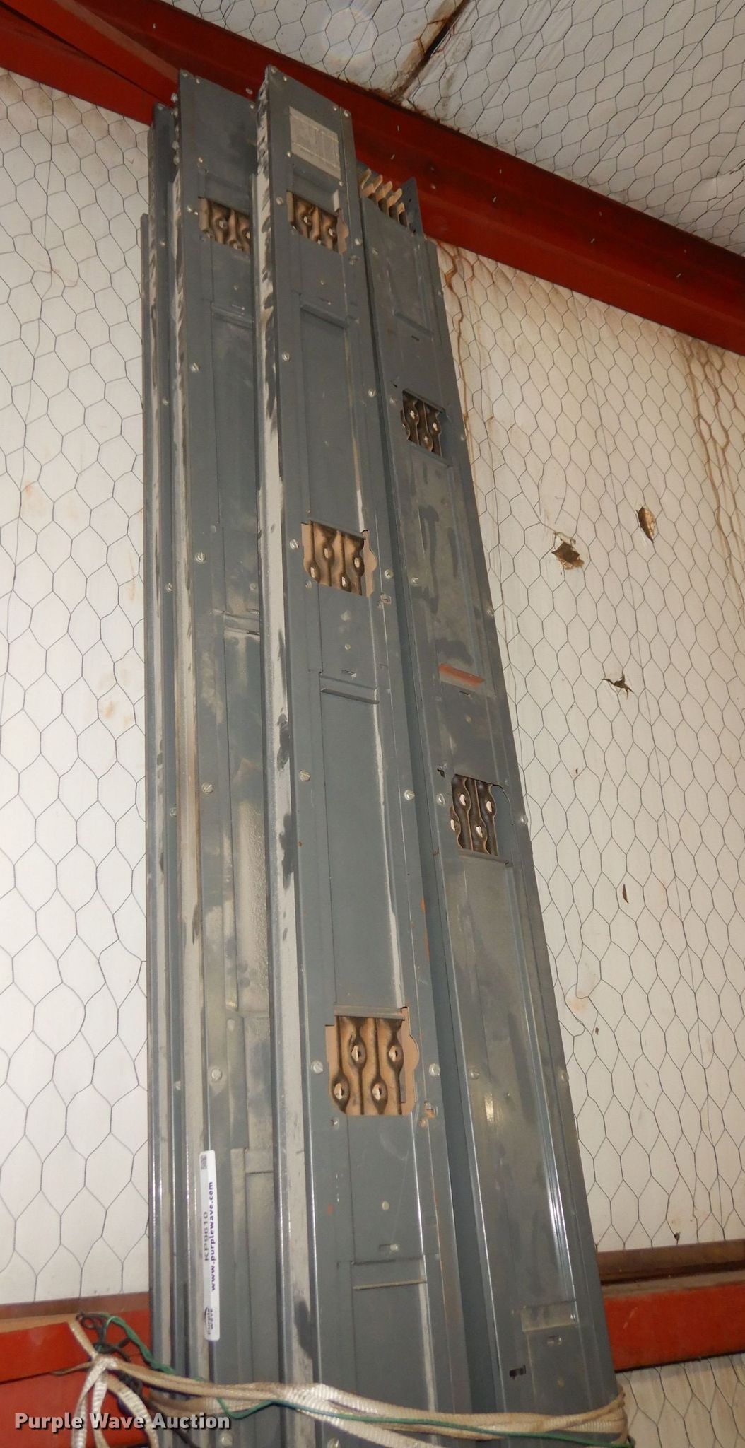 (6) Daisy Chain power rails in Emporia, KS | Item KP9610 sold | Purple Wave