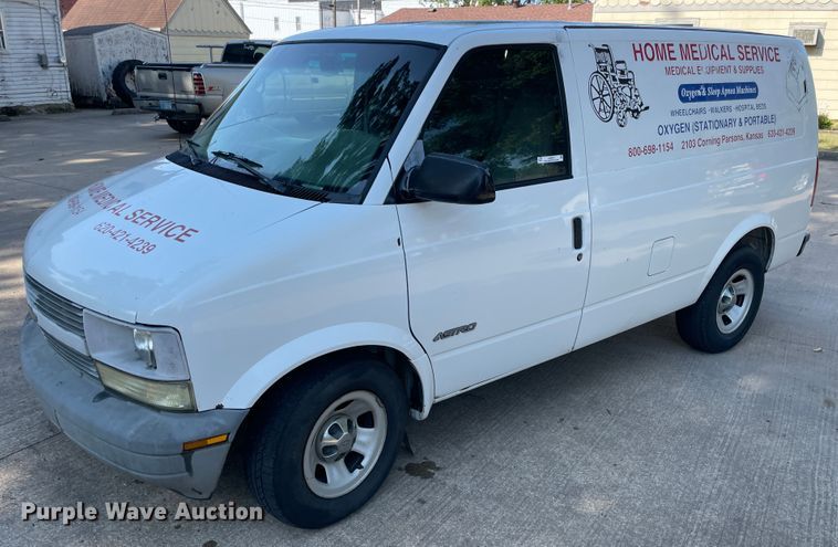 2002 Chevrolet Astro van in Neodesha, KS | Item JQ9574 sold | Purple Wave