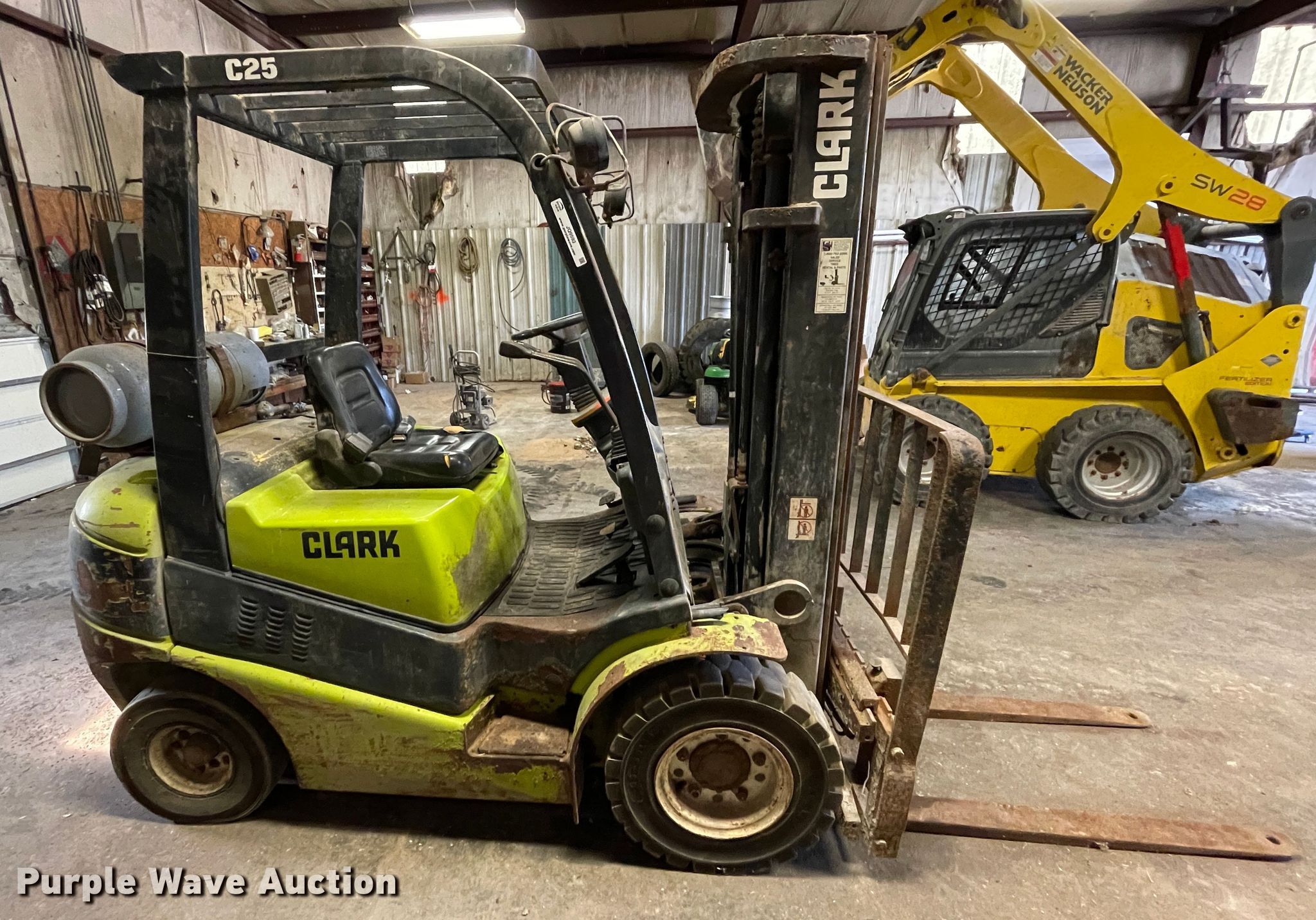 2007 Clark C25 forklift in Pryor, OK | Item JQ9593 sold | Purple Wave