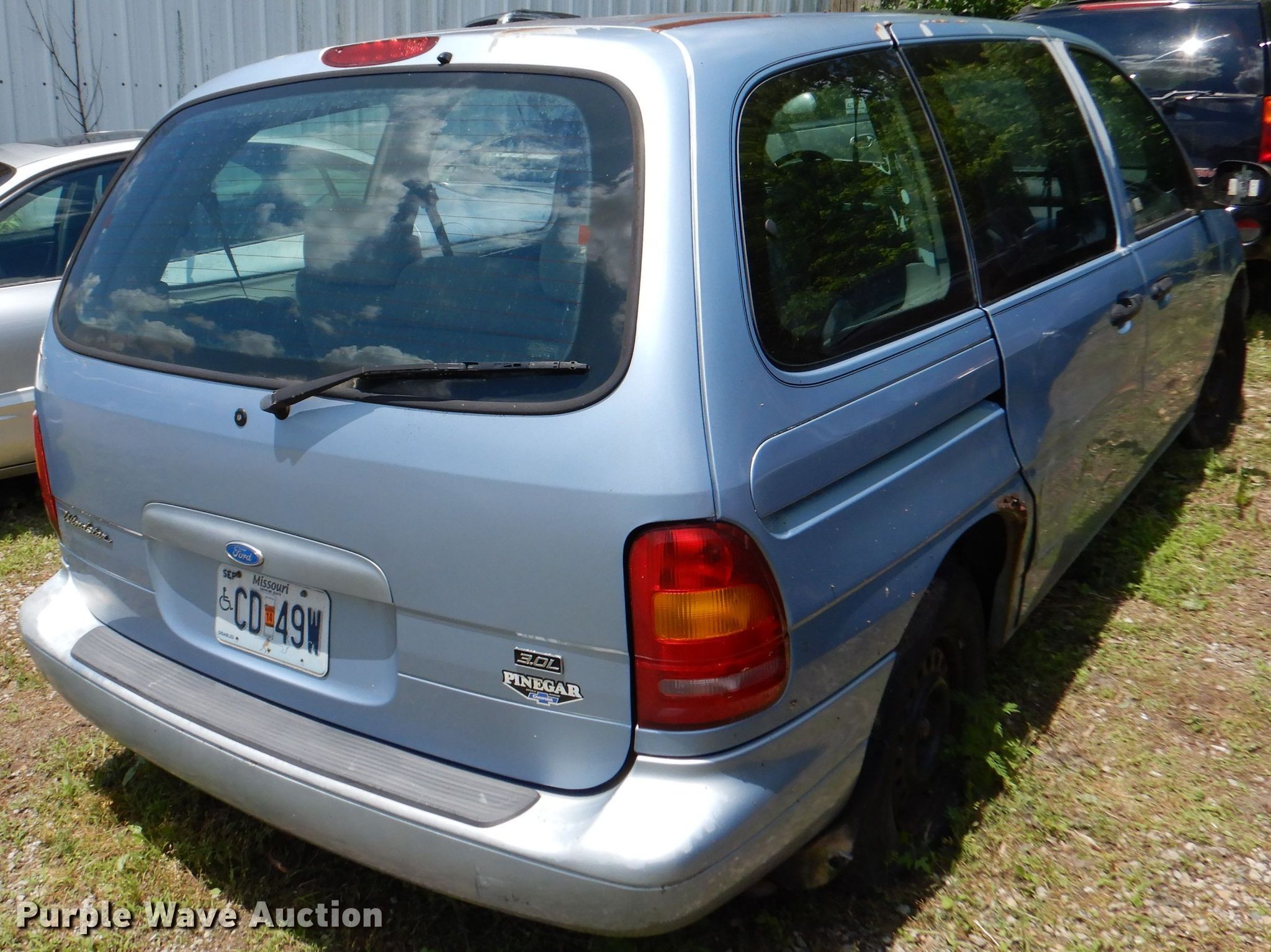 1998 Ford Windstar van in Bois D'Arc, MO | Item DA5317 sold | Purple Wave