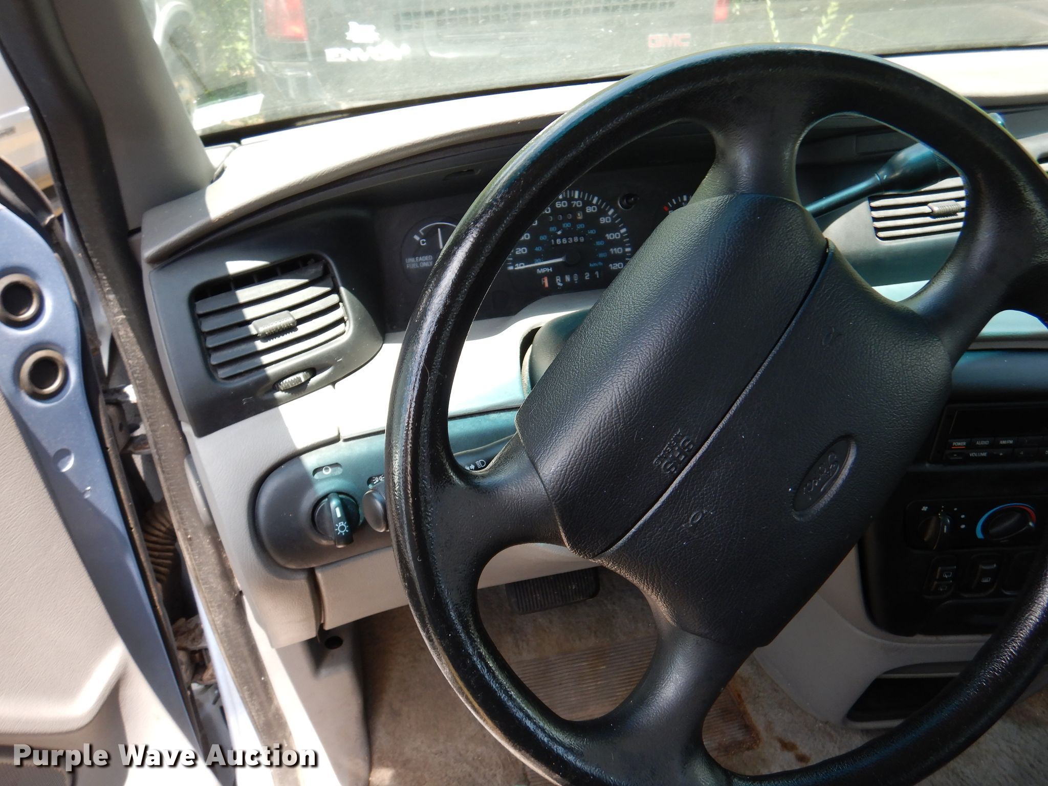 1998 Ford Windstar van in Bois D'Arc, MO | Item DA5317 sold | Purple Wave