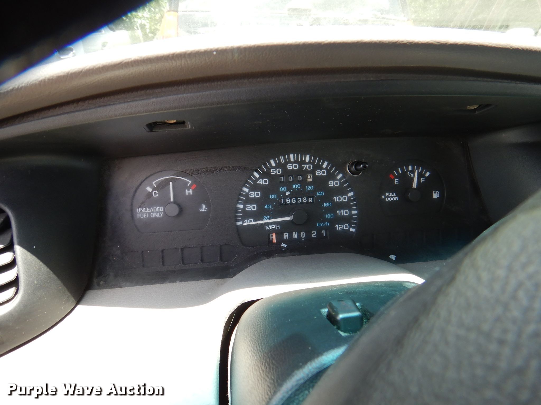 1998 Ford Windstar van in Bois D'Arc, MO | Item DA5317 sold | Purple Wave