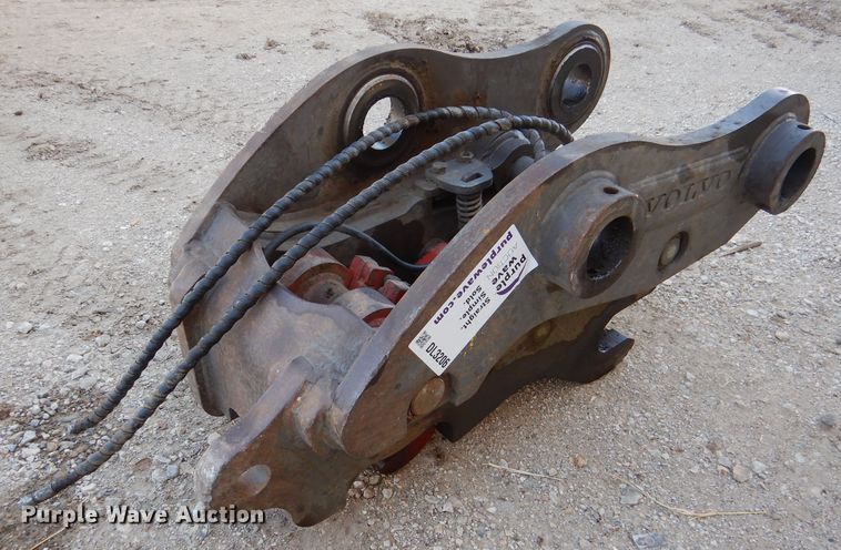 Volvo hydraulic quick coupler in Wamego, KS | Item DL3206 sold | Purple ...