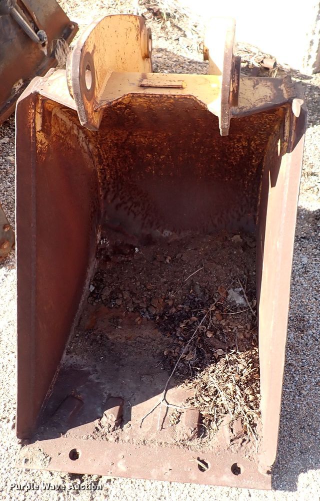 24"W backhoe bucket in Park City, KS | Item IB9161 sold | Purple Wave