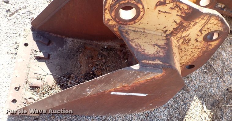 24"W backhoe bucket in Park City, KS | Item IB9161 sold | Purple Wave