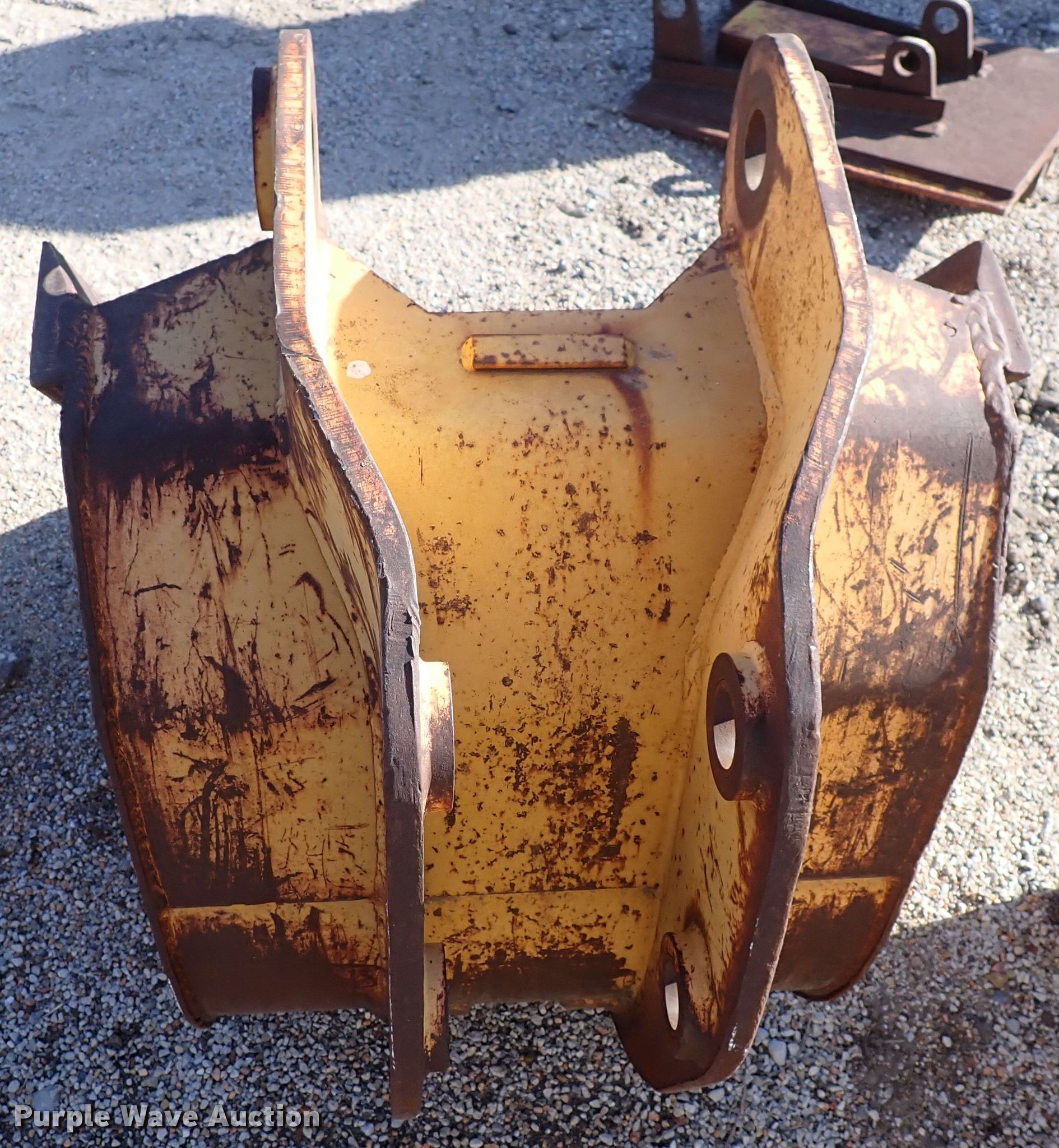 24"W backhoe bucket in Park City, KS | Item IB9161 sold | Purple Wave