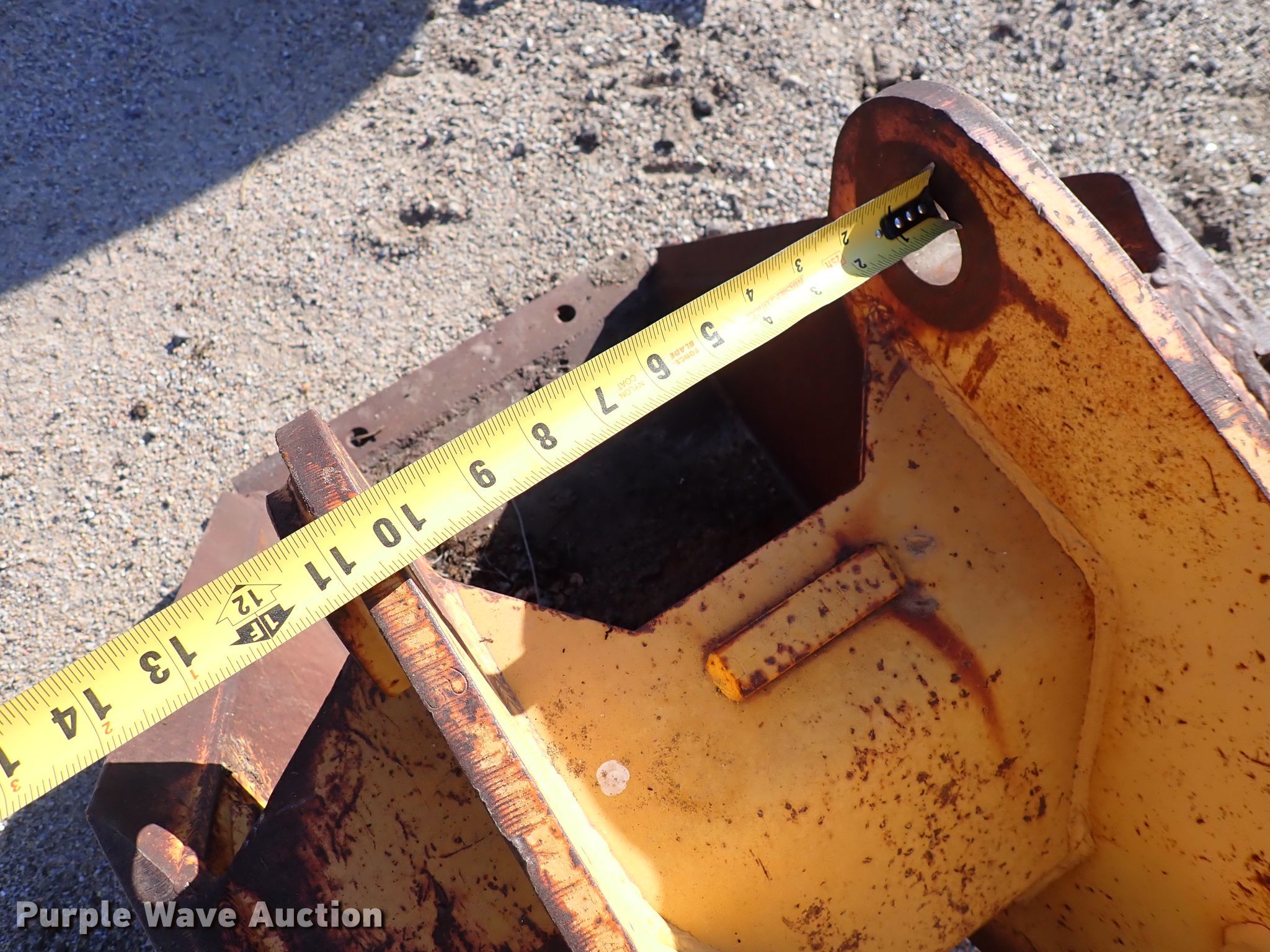 24"W backhoe bucket in Park City, KS | Item IB9161 sold | Purple Wave