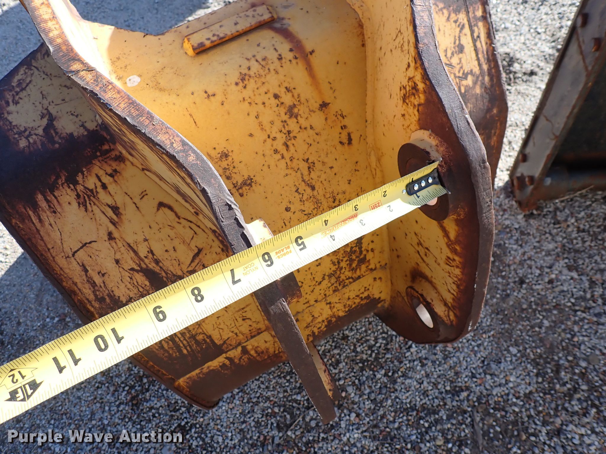 24"W backhoe bucket in Park City, KS | Item IB9161 sold | Purple Wave