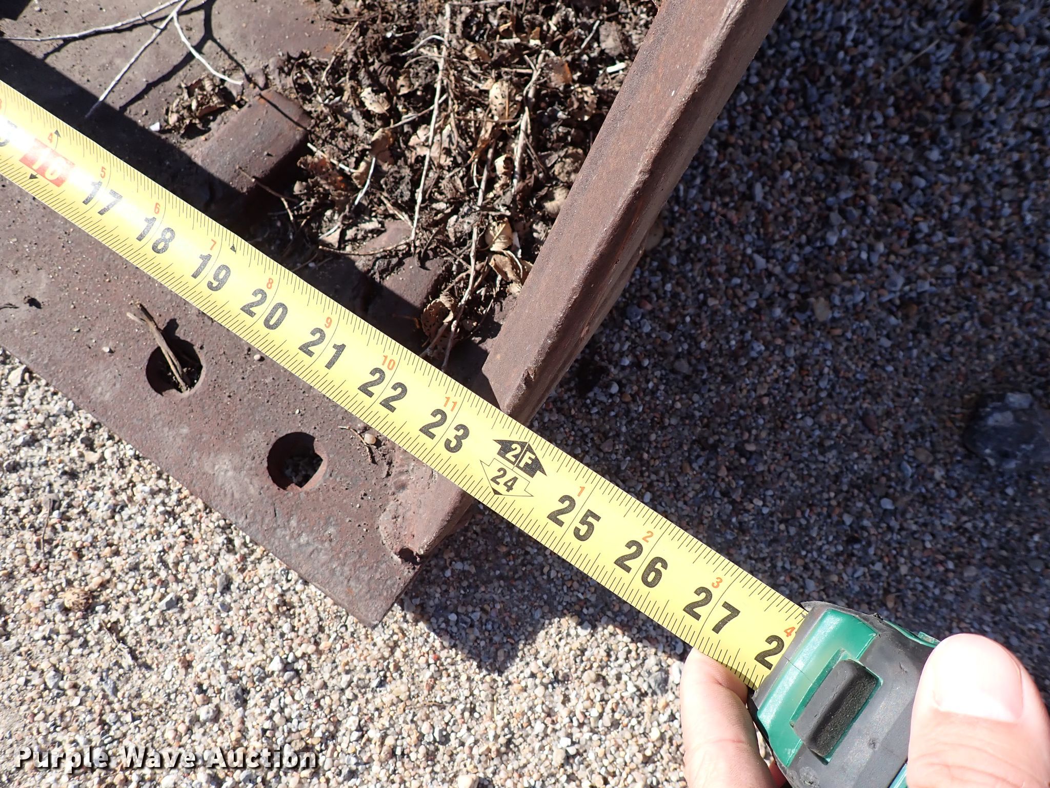 24"W backhoe bucket in Park City, KS | Item IB9161 sold | Purple Wave