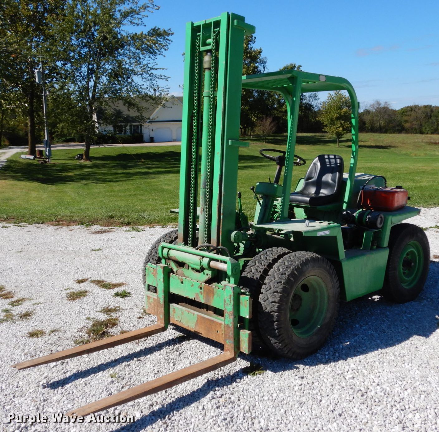 Clark IT40 forklift in Madison, MO | Item JI9406 sold | Purple Wave