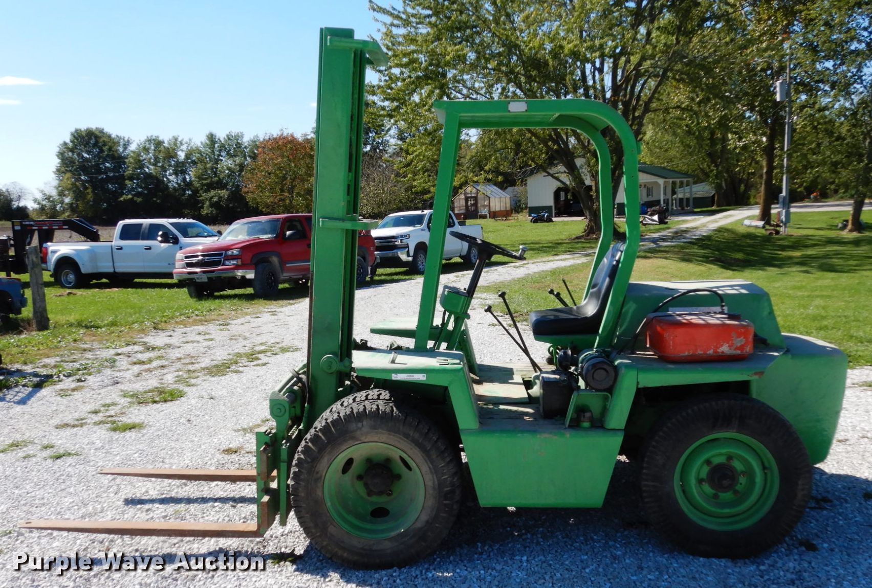 Clark IT40 forklift in Madison, MO | Item JI9406 sold | Purple Wave