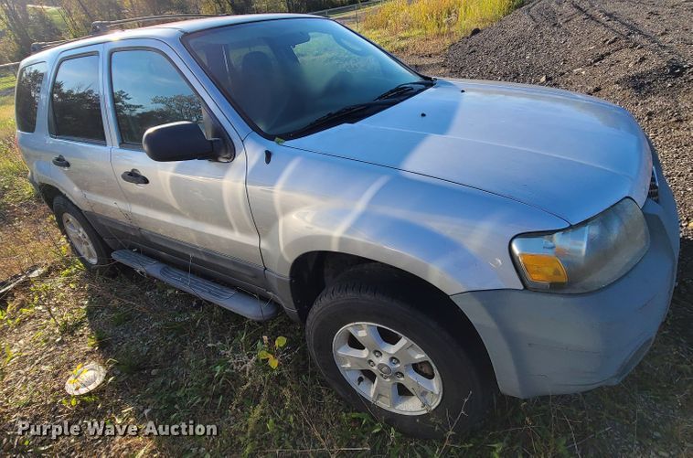 2005 Ford Escape SUV in Oak Grove, MO | Item DK1310 sold | Purple Wave