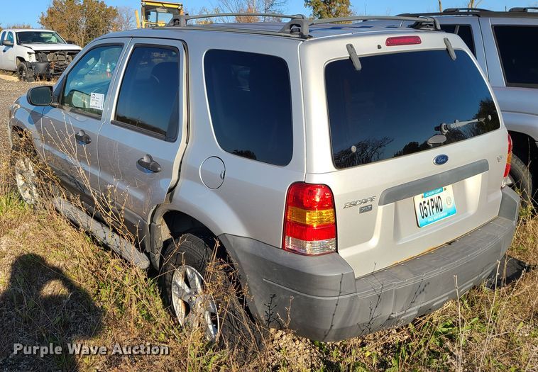 2005 Ford Escape SUV in Oak Grove, MO | Item DK1310 sold | Purple Wave