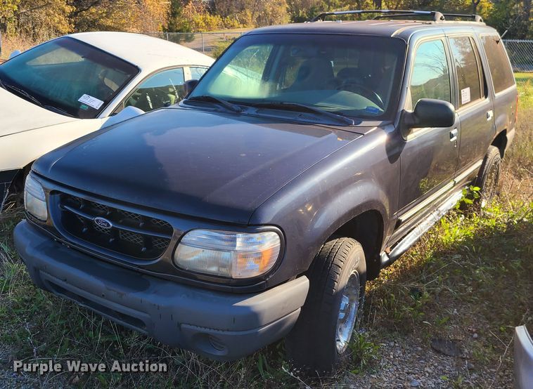 2000 Ford Explorer SUV in Oak Grove, MO | Item DK1312 sold | Purple Wave
