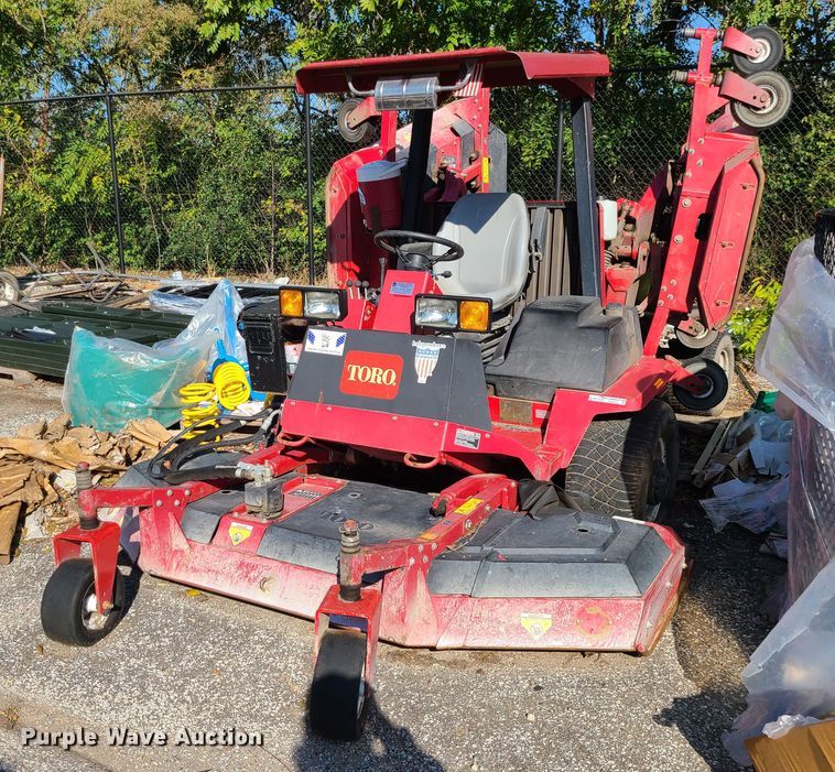 Toro 580D lawn mower in Independence, MO | Item EZ9191 sold | Purple Wave