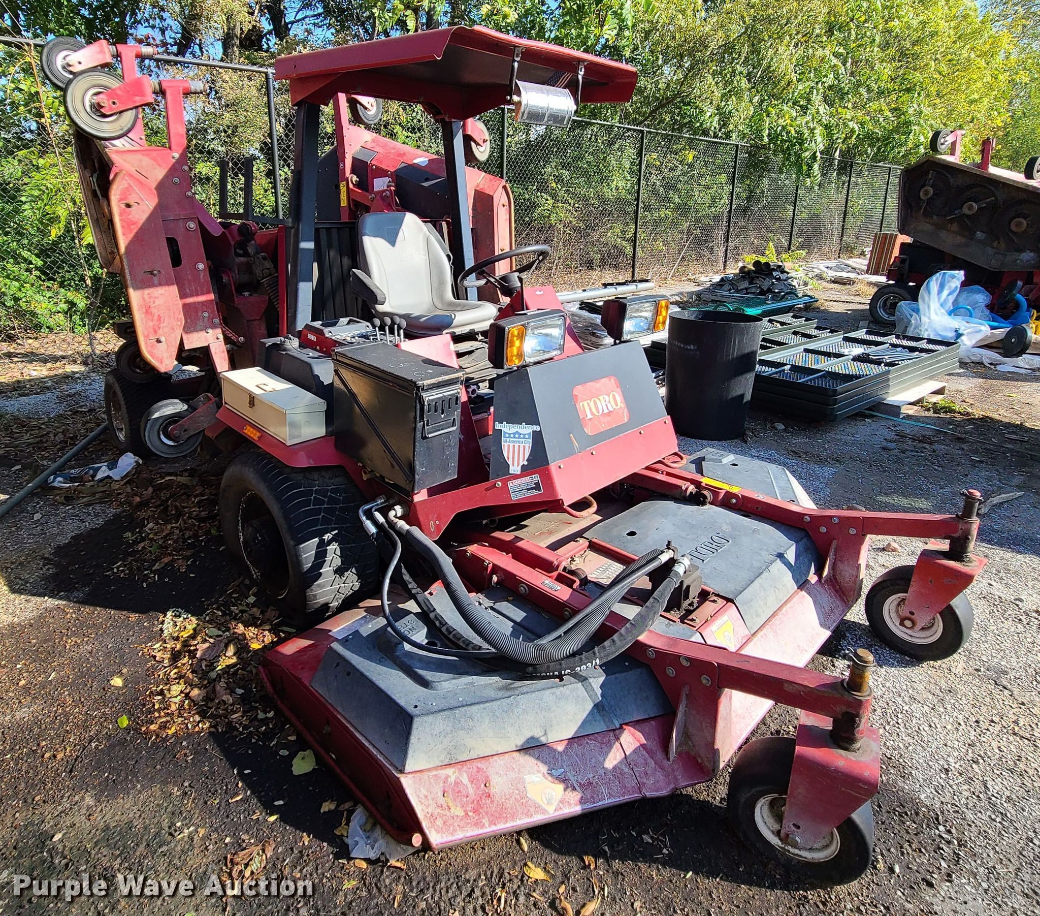 Toro 580D lawn mower in Independence, MO | Item EZ9190 sold | Purple Wave