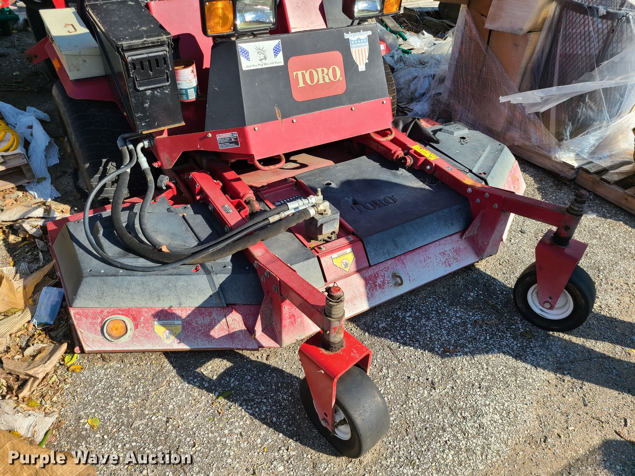 Toro 580D lawn mower in Independence, MO | Item EZ9191 sold | Purple Wave
