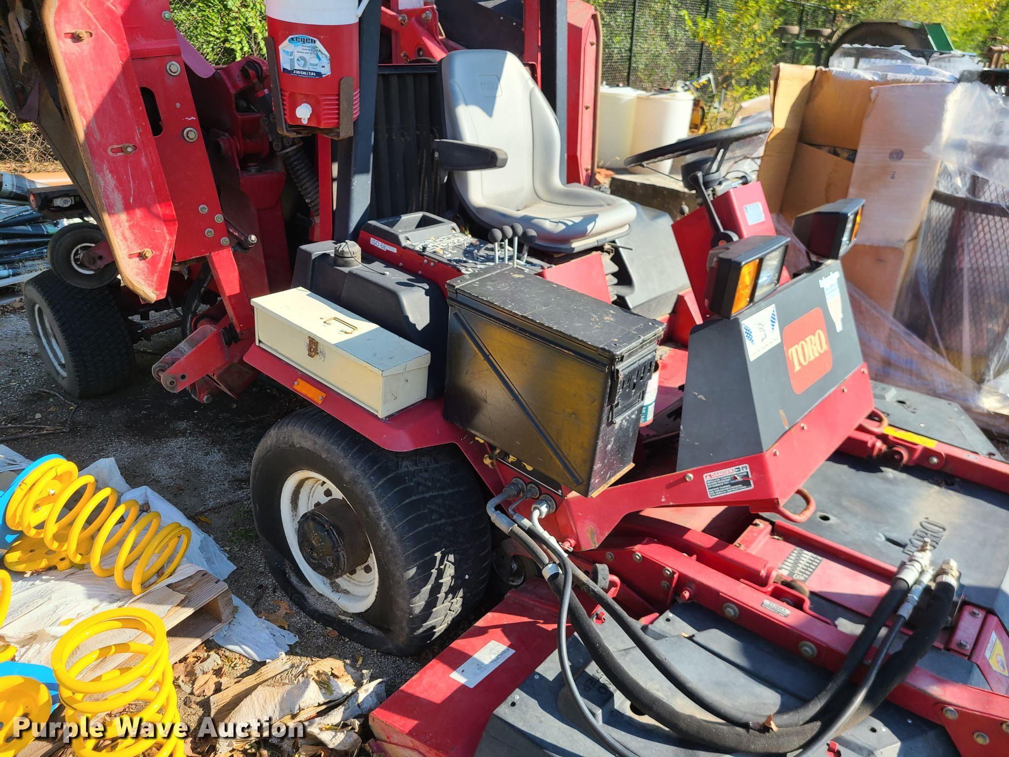 Toro 580D lawn mower in Independence, MO | Item EZ9191 sold | Purple Wave