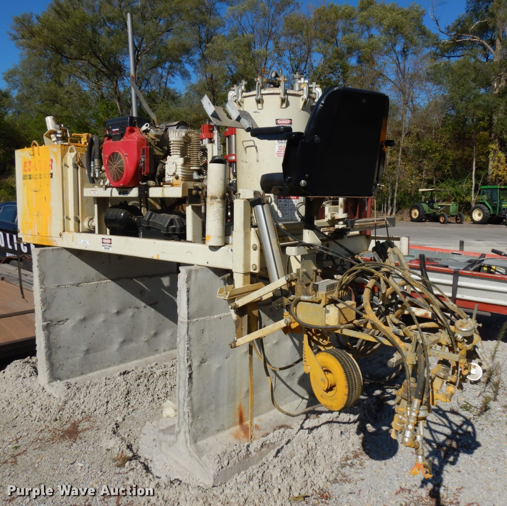 EZ-Liner AL120 paint striper in Waterloo, IA | Item JS9496 sold ...