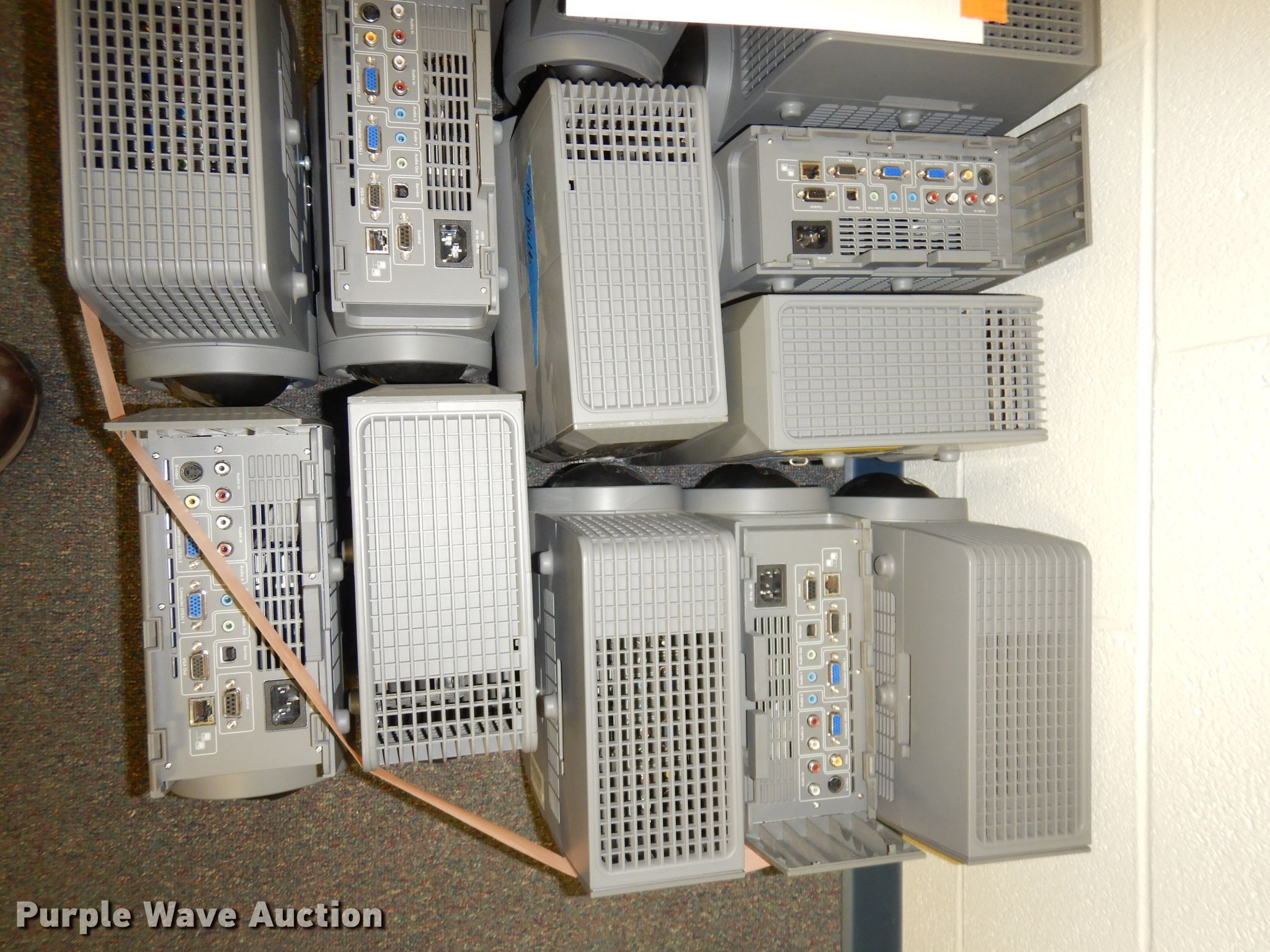 (23) Smart UF55 projectors in Emporia, KS | Item KA9688 sold | Purple Wave