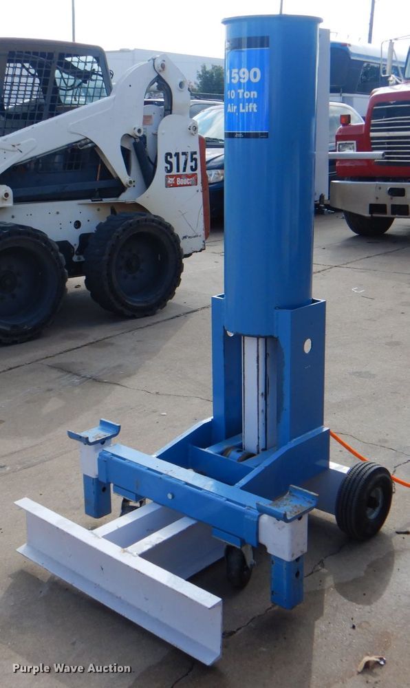 OTC 1590 lift in Tulsa, OK | Item ID9146 sold | Purple Wave