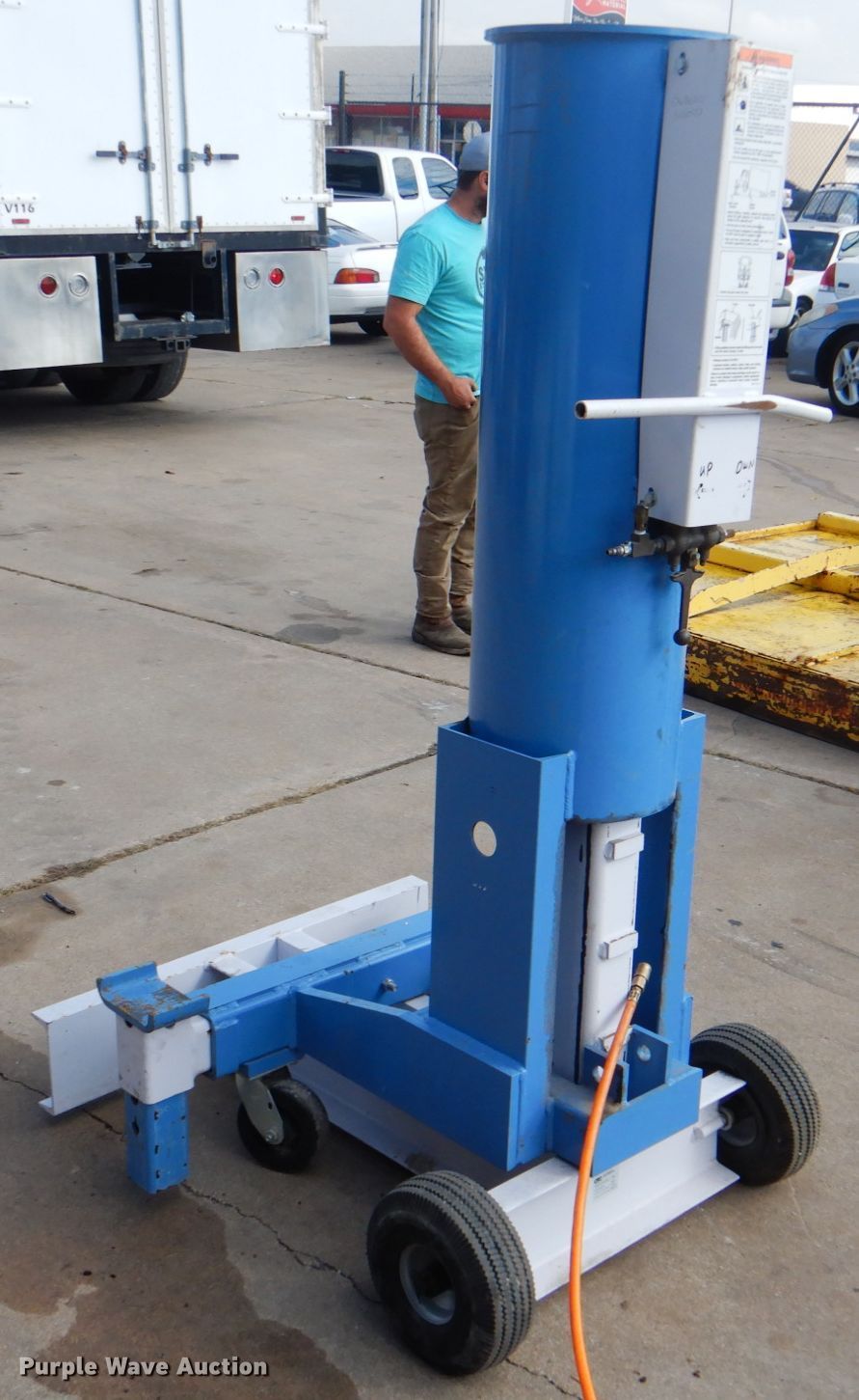 OTC 1590 lift in Tulsa, OK | Item ID9146 sold | Purple Wave