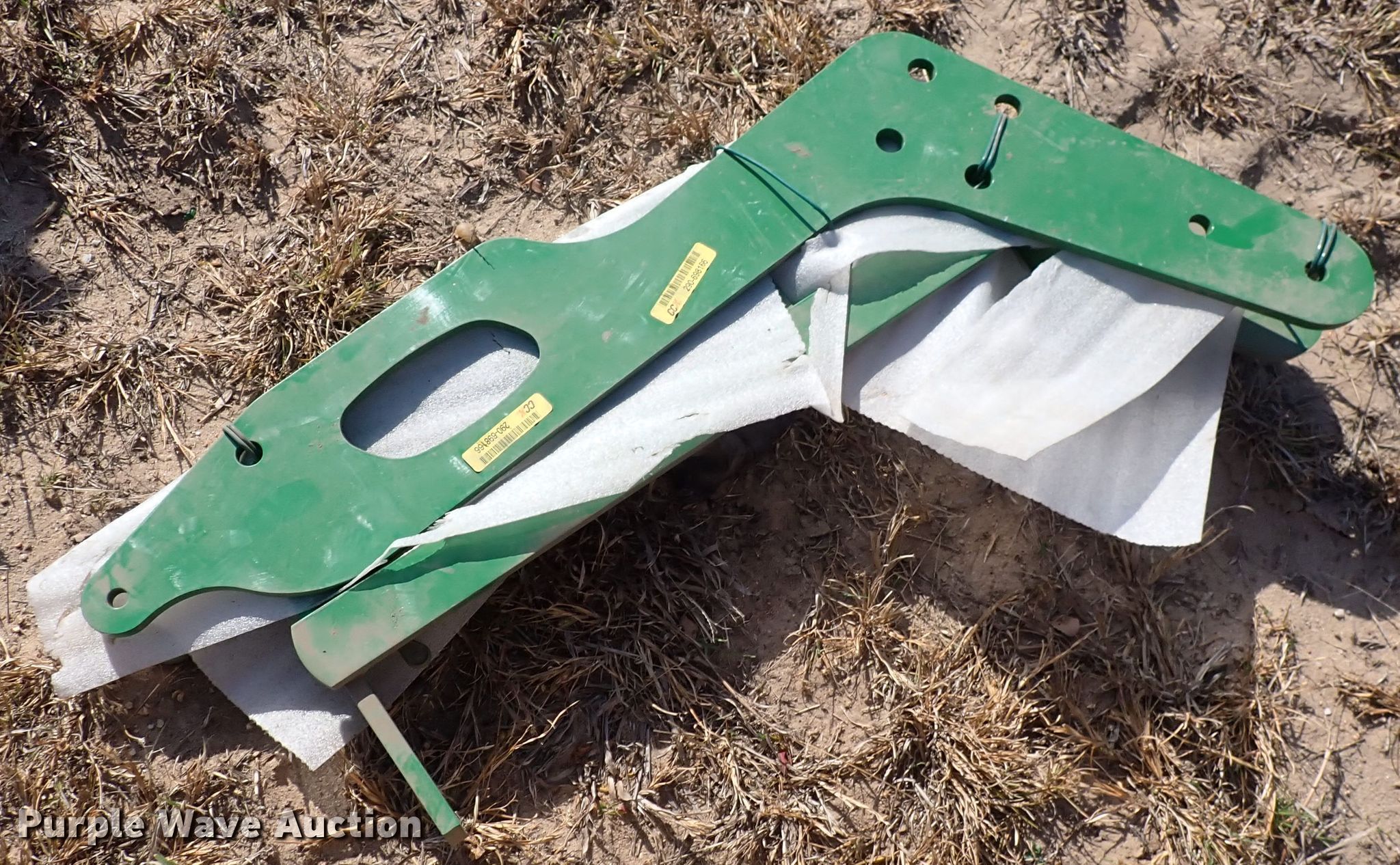 John Deere hood guards in Hutchinson, KS | Item IK9170 sold | Purple Wave
