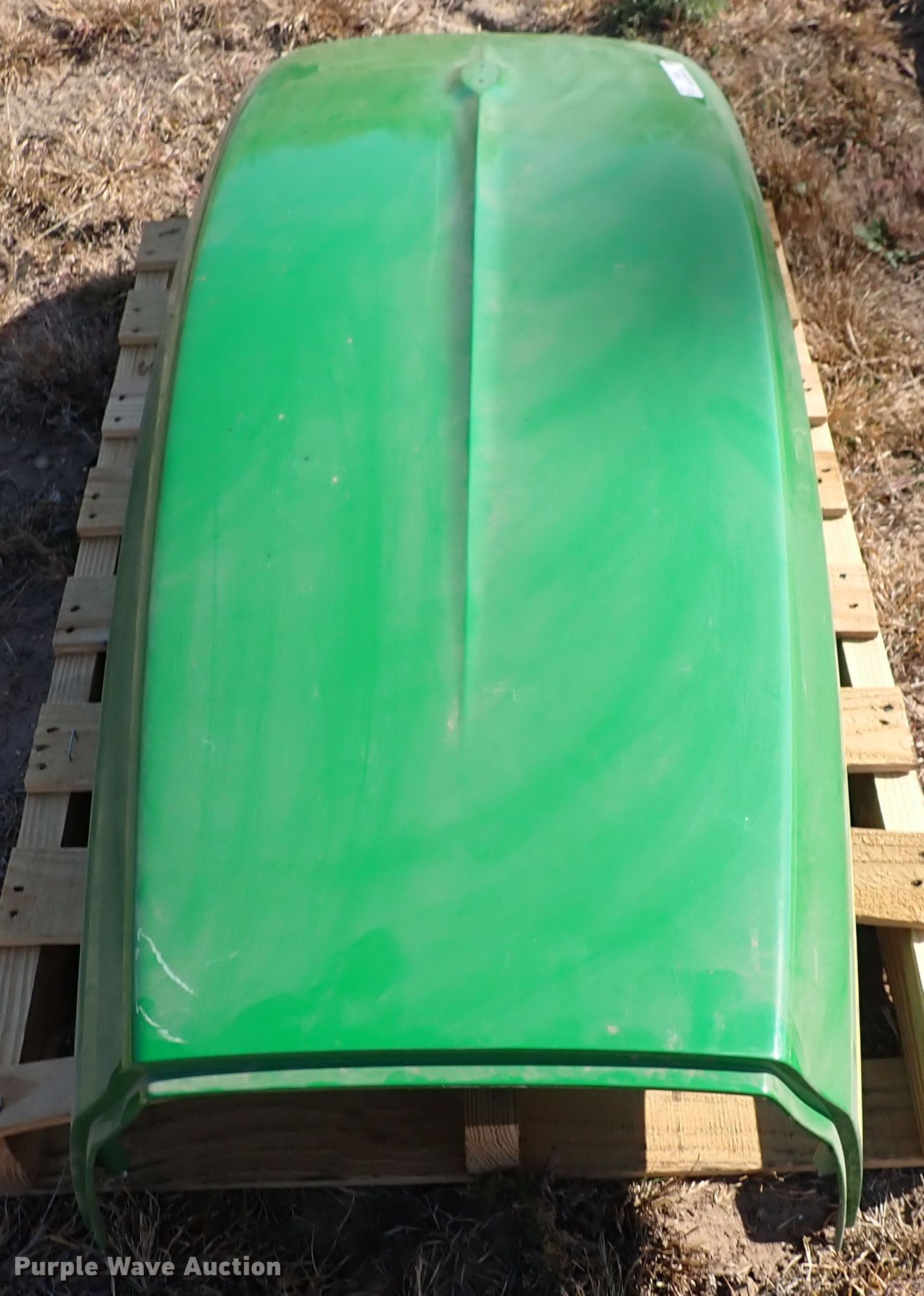 John Deere hood in Hutchinson, KS | Item IN9040 sold | Purple Wave