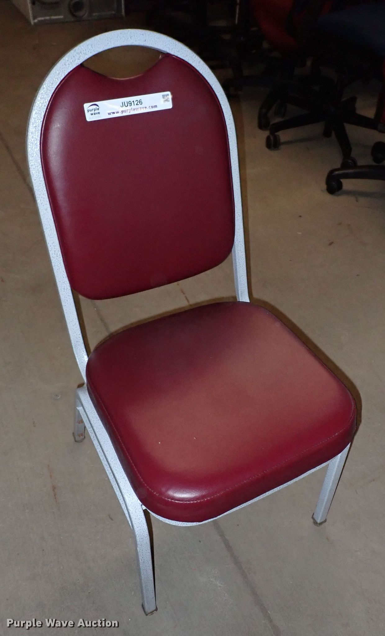 (19) chairs in Wichita, KS | Item JU9126 sold | Purple Wave
