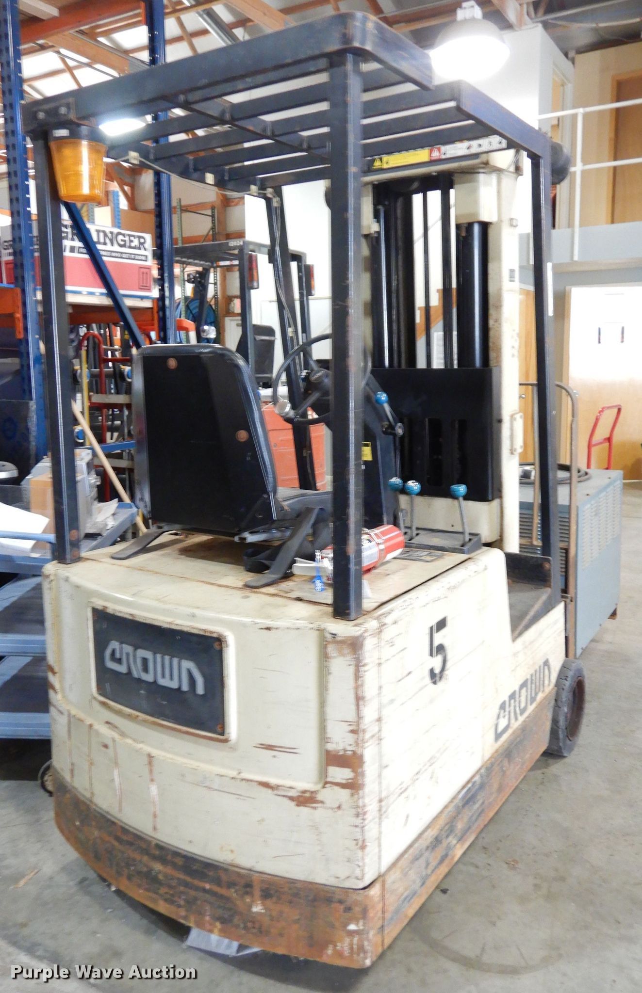 Crown 30SCTT forklift in Kansas City, KS | Item KS9078 sold | Purple Wave