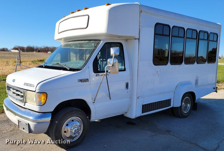 1999 Ford E350 Super Duty shuttle bus in Moscow Mills, MO | Item IV9604 ...