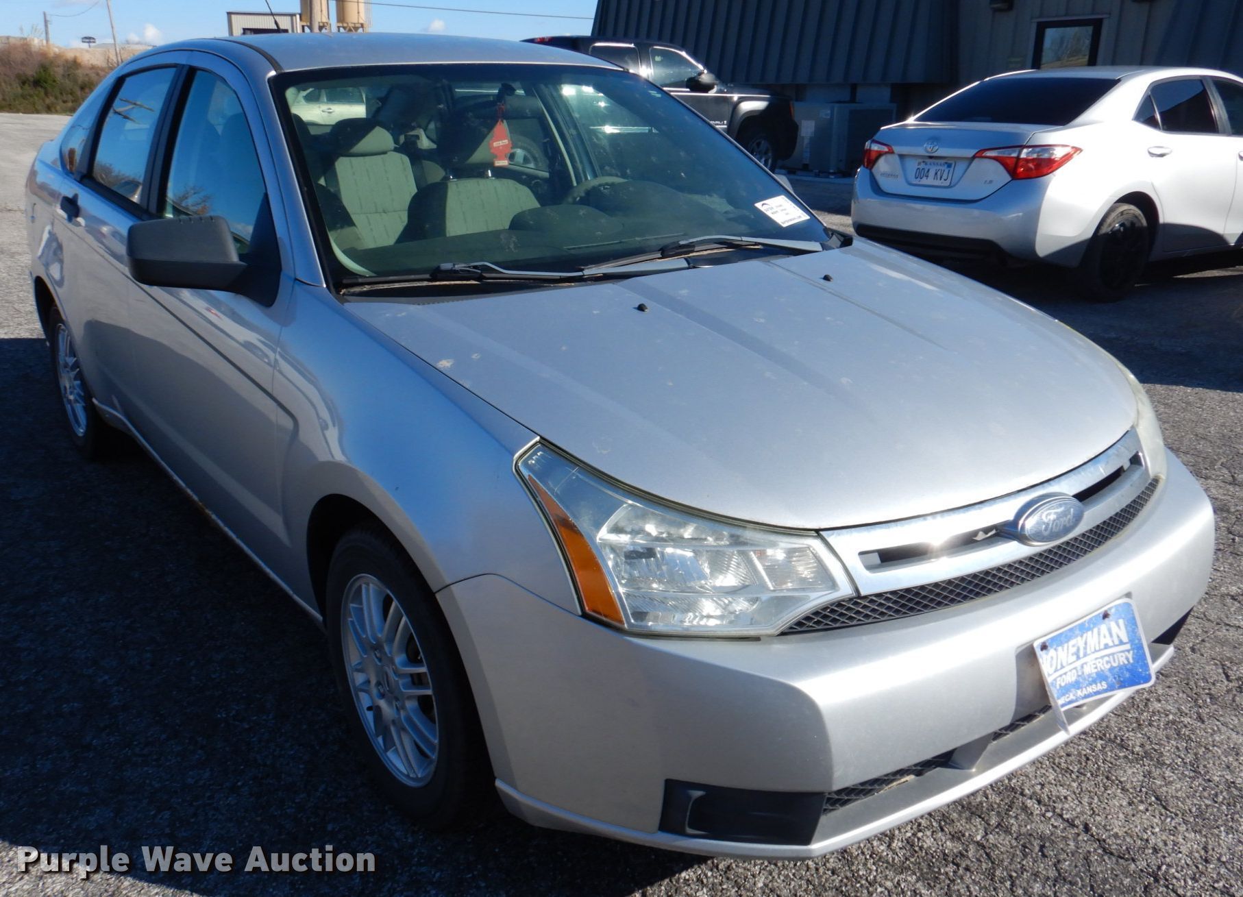 2011 Ford Focus SE in Hiawatha, KS | Item DK1366 sold | Purple Wave