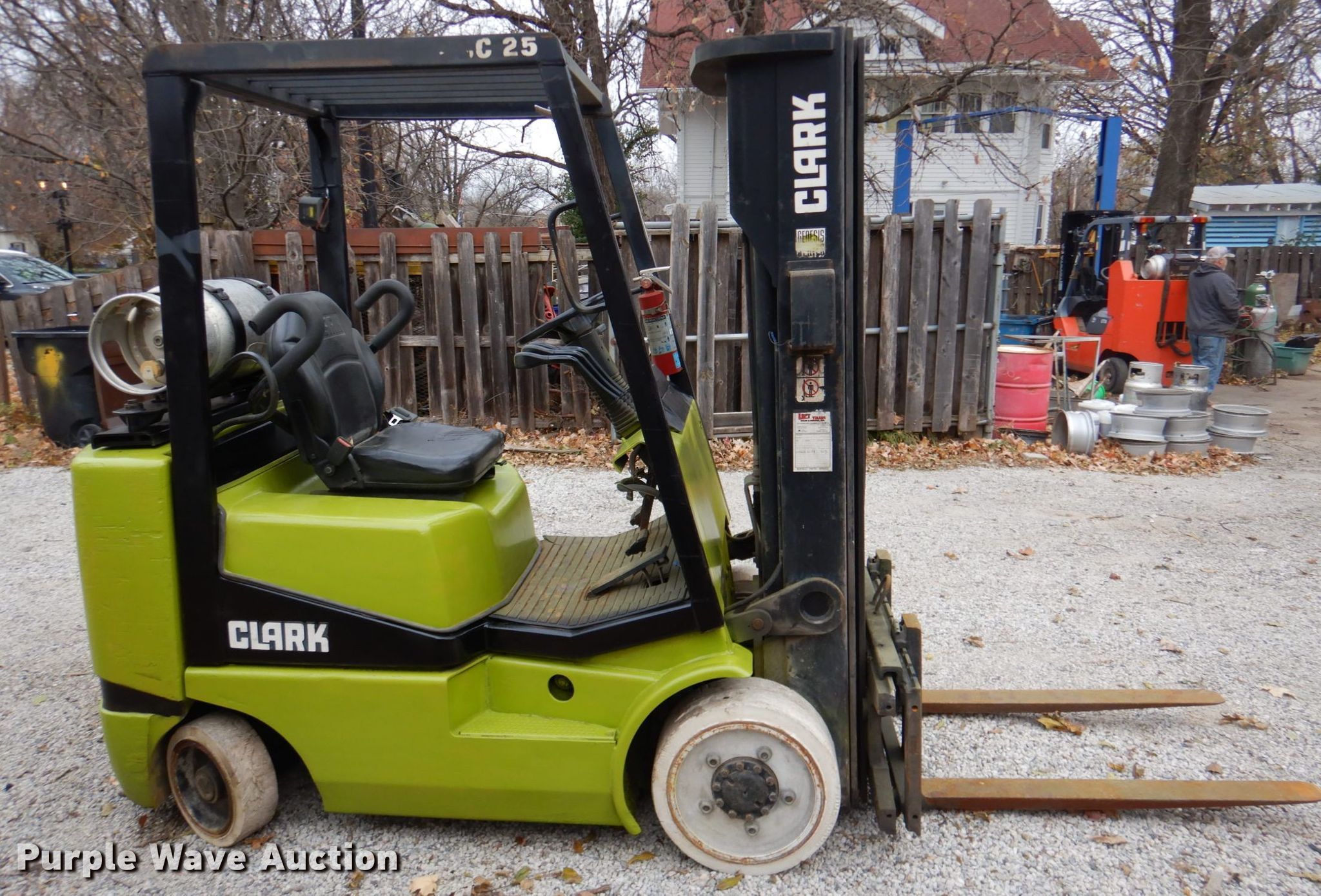 Clark CGC25 forklift in Tonganoxie, KS | Item DK1451 sold | Purple Wave