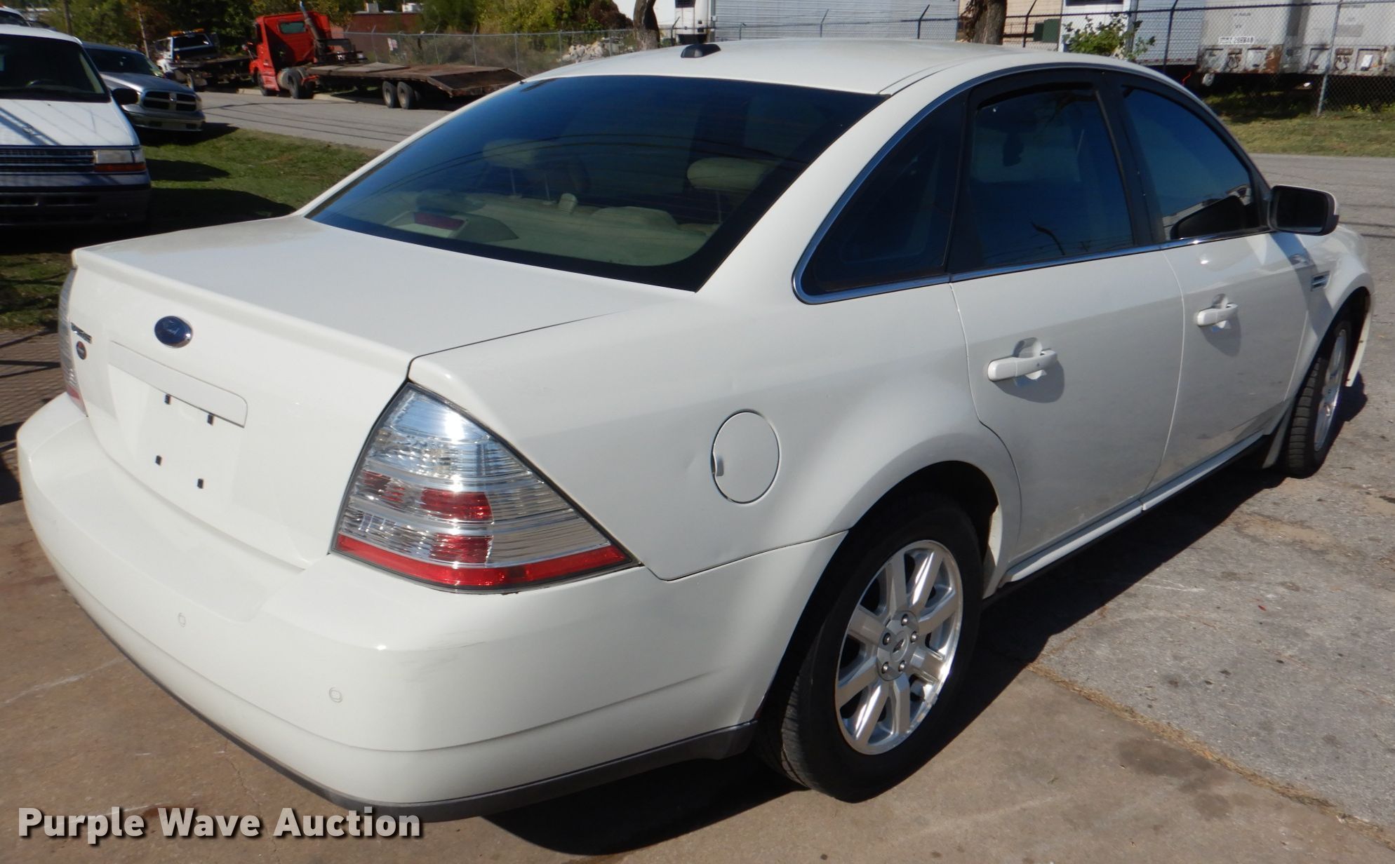 2009 Ford Taurus in Tulsa, OK | Item IR9236 sold | Purple Wave
