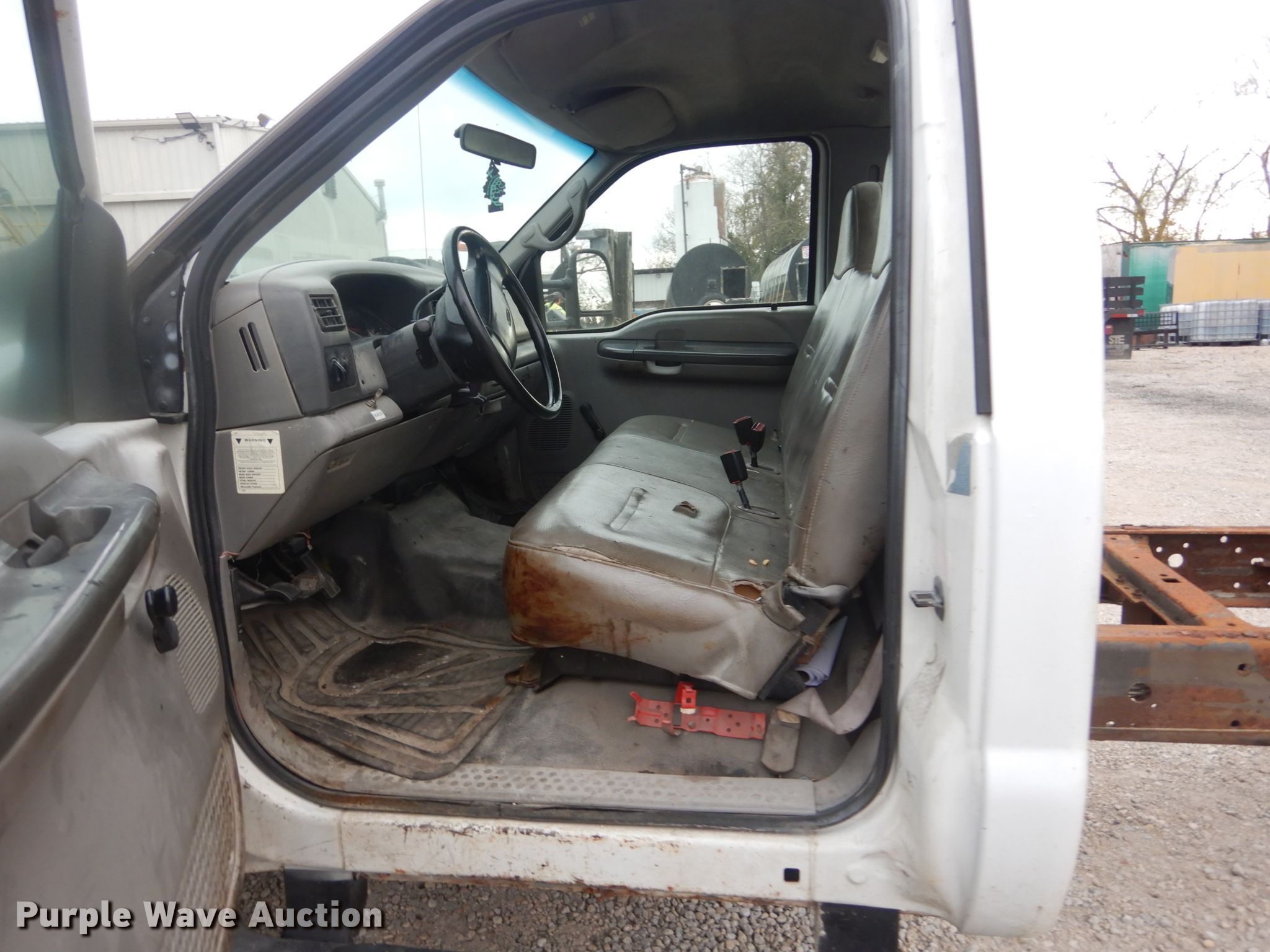2000 Ford F450 Super Duty truck cab and chassis in Pevely, MO | Item ...