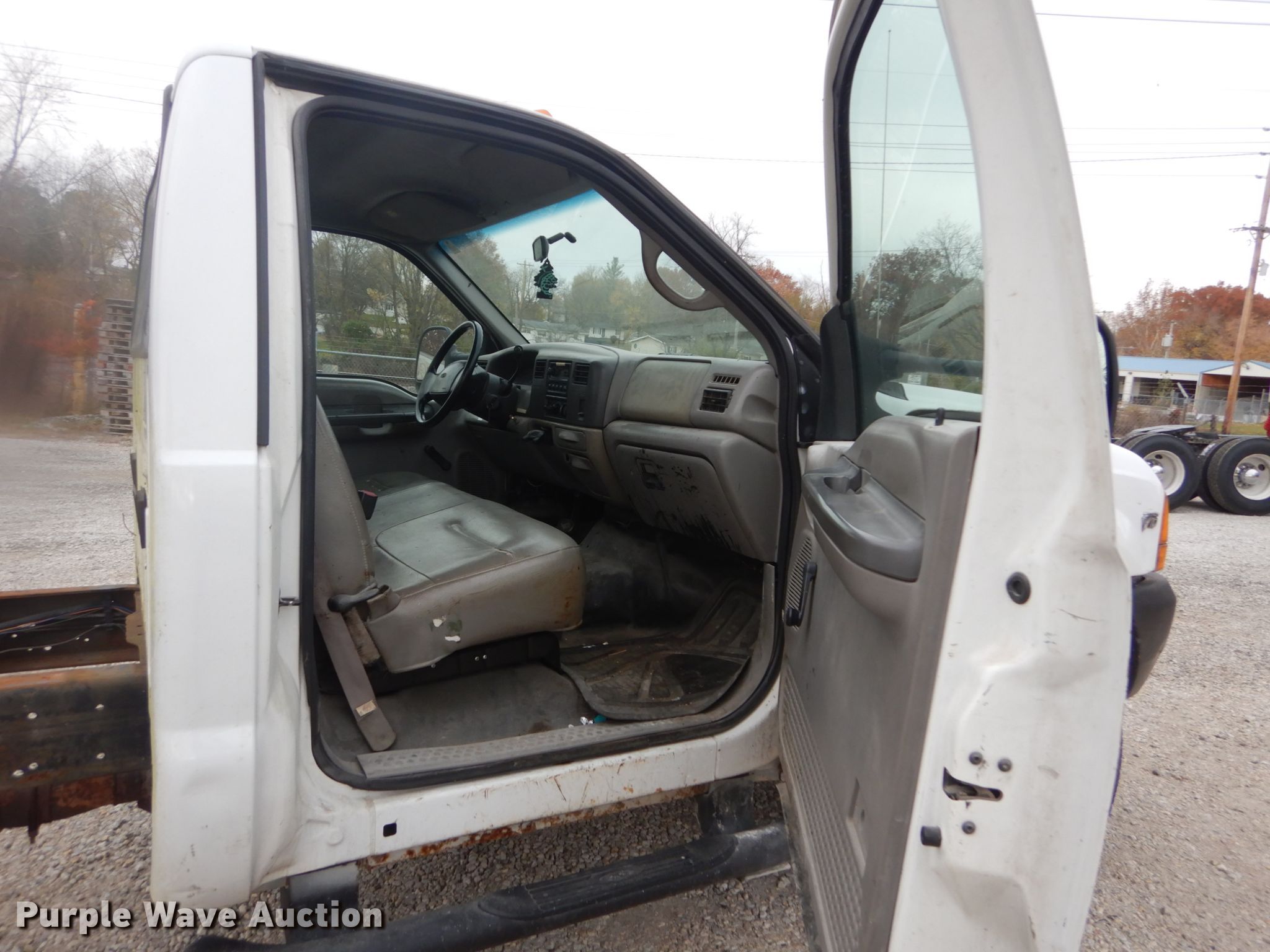 2000 Ford F450 Super Duty truck cab and chassis in Pevely, MO | Item ...