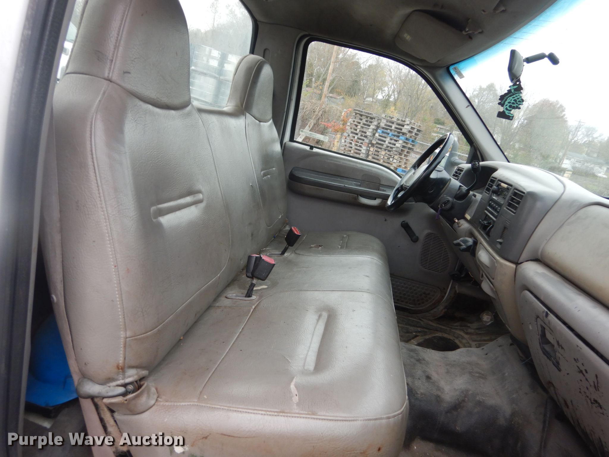 2000 Ford F450 Super Duty truck cab and chassis in Pevely, MO | Item ...