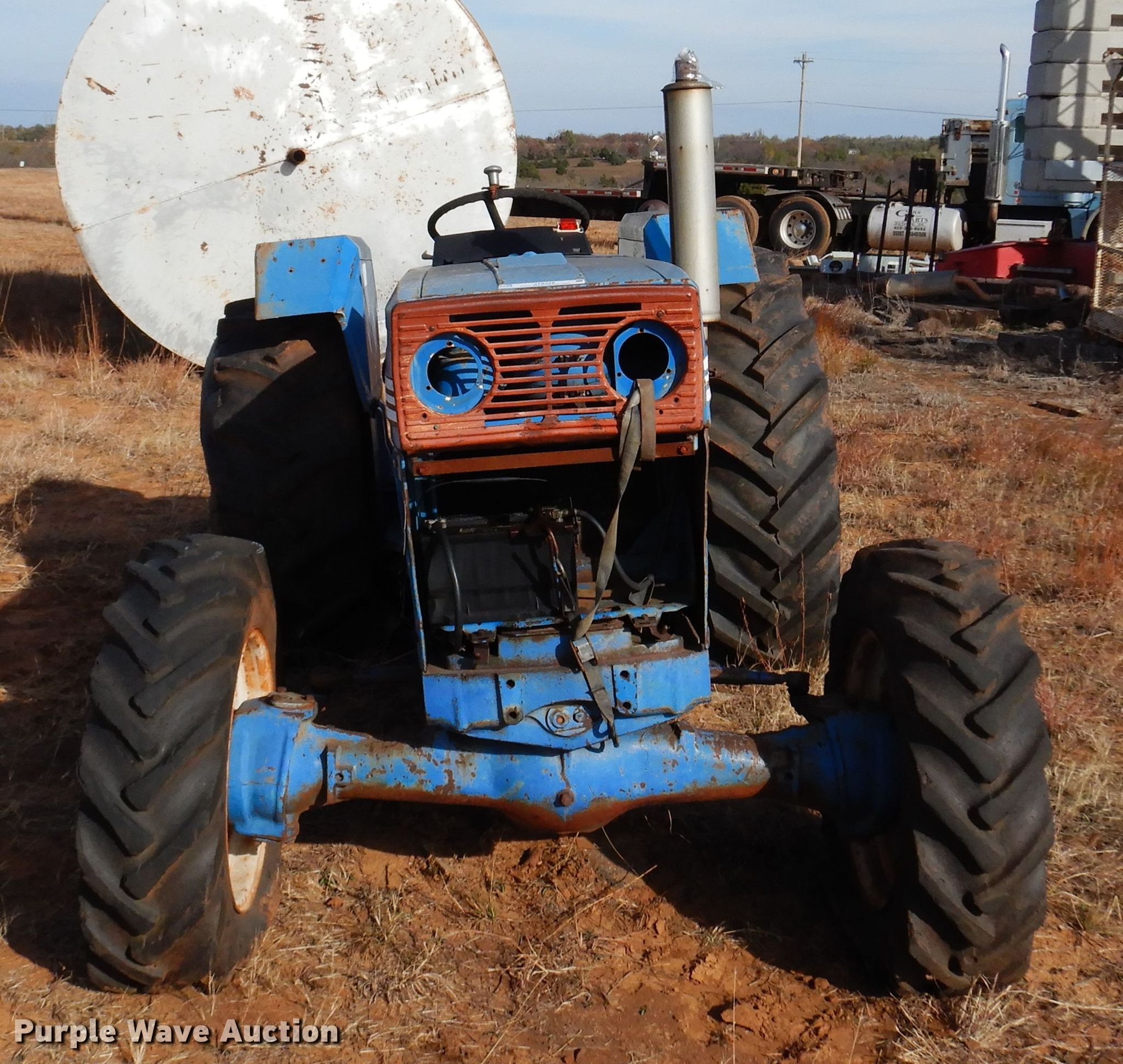 Long 610 MFWD tractor in Guthrie, OK | Item JT9428 sold | Purple Wave