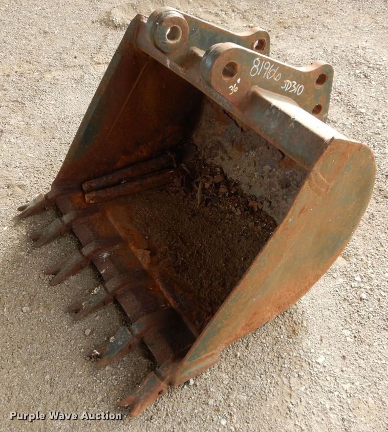 John Deere 36" W backhoe bucket in Kansas City, KS | Item DM0684 sold ...